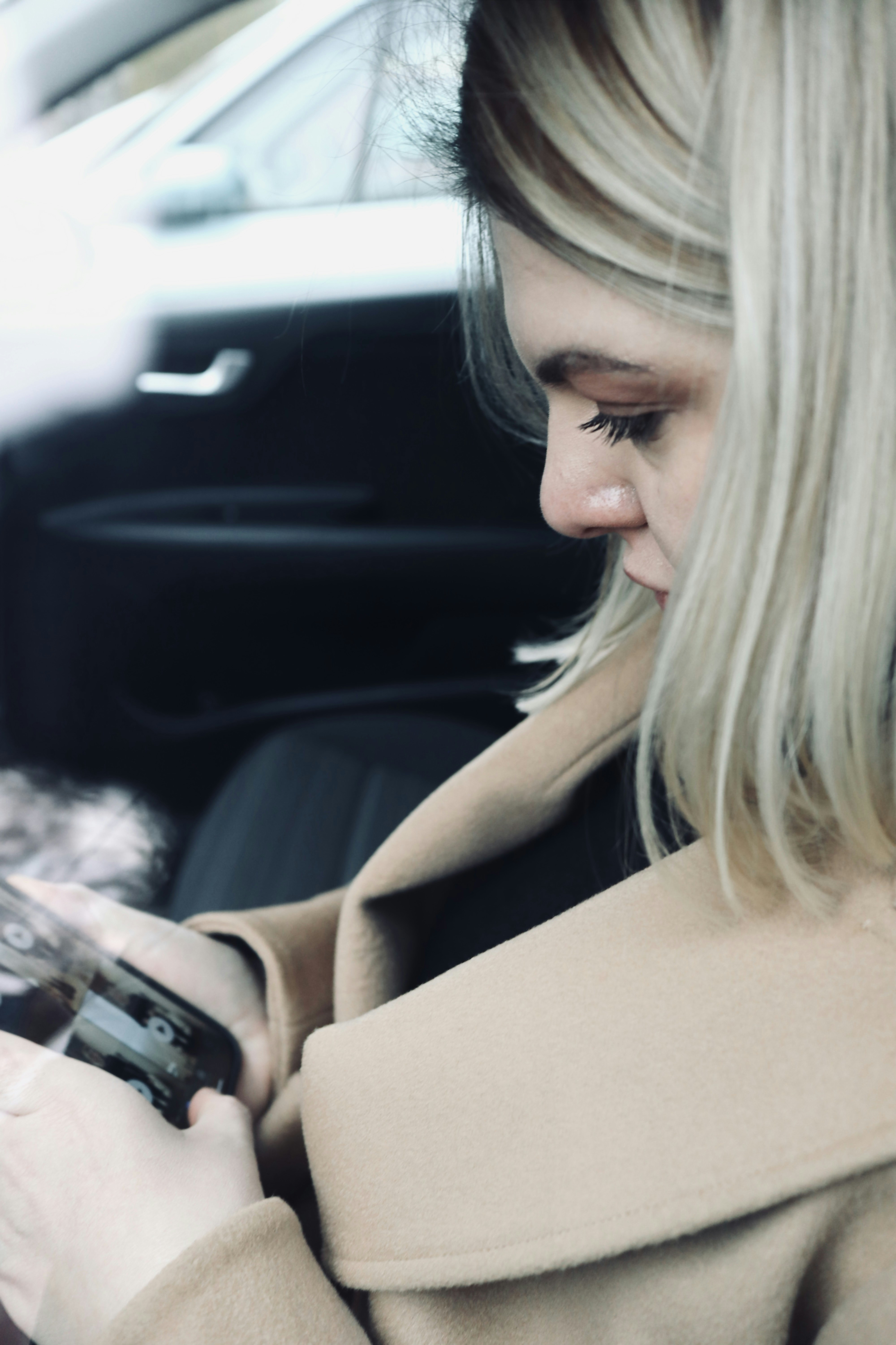Quiet Focus: A Moment Lost in a Glance at the Phone Screen