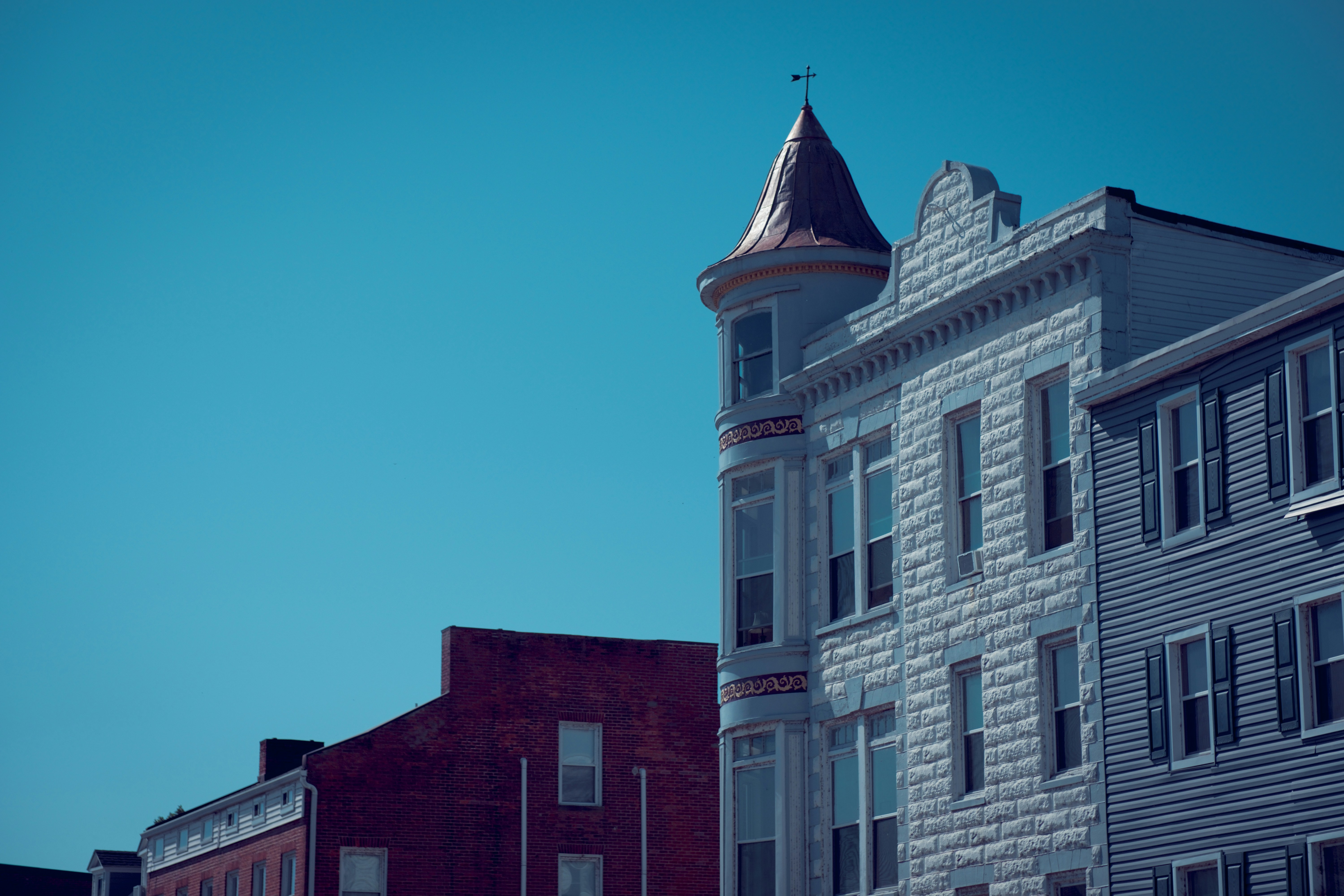 Turreted Cornerstone: A Quiet City Facade Rising in Blue