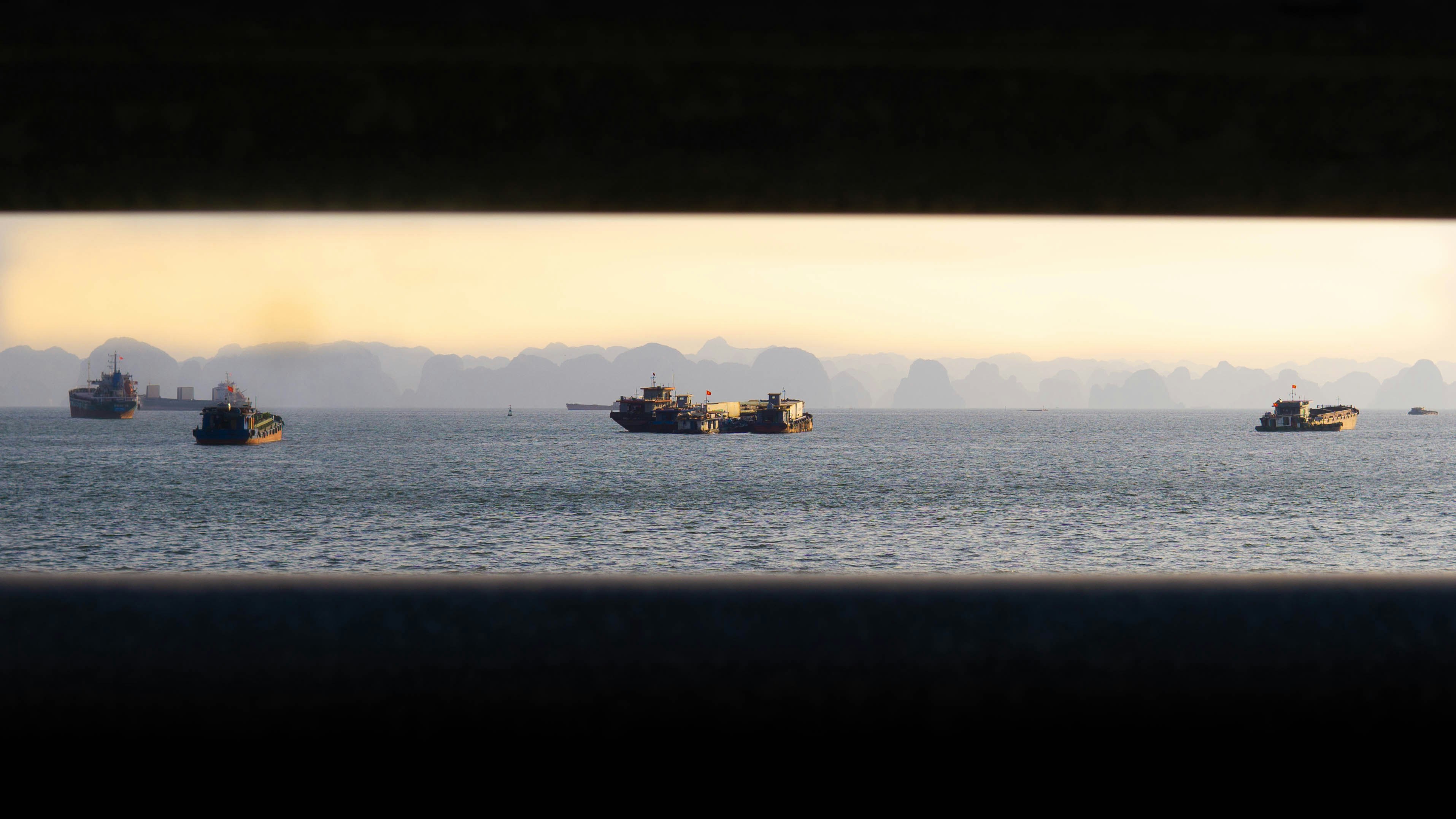 Vessel Parade at Distant Horizon
