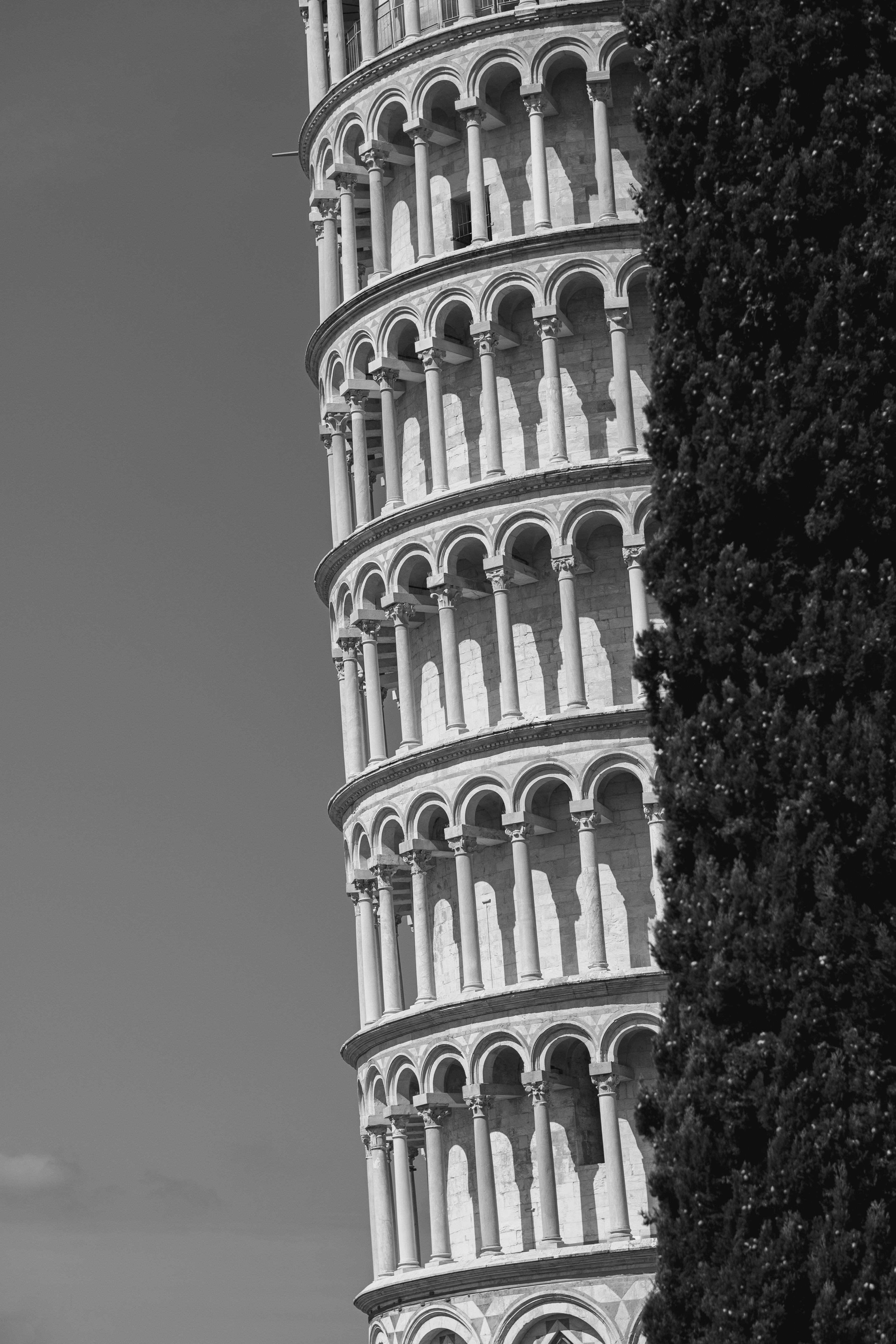 A black and white photo of the leaning tower of pisa photo – Free Pisa ...