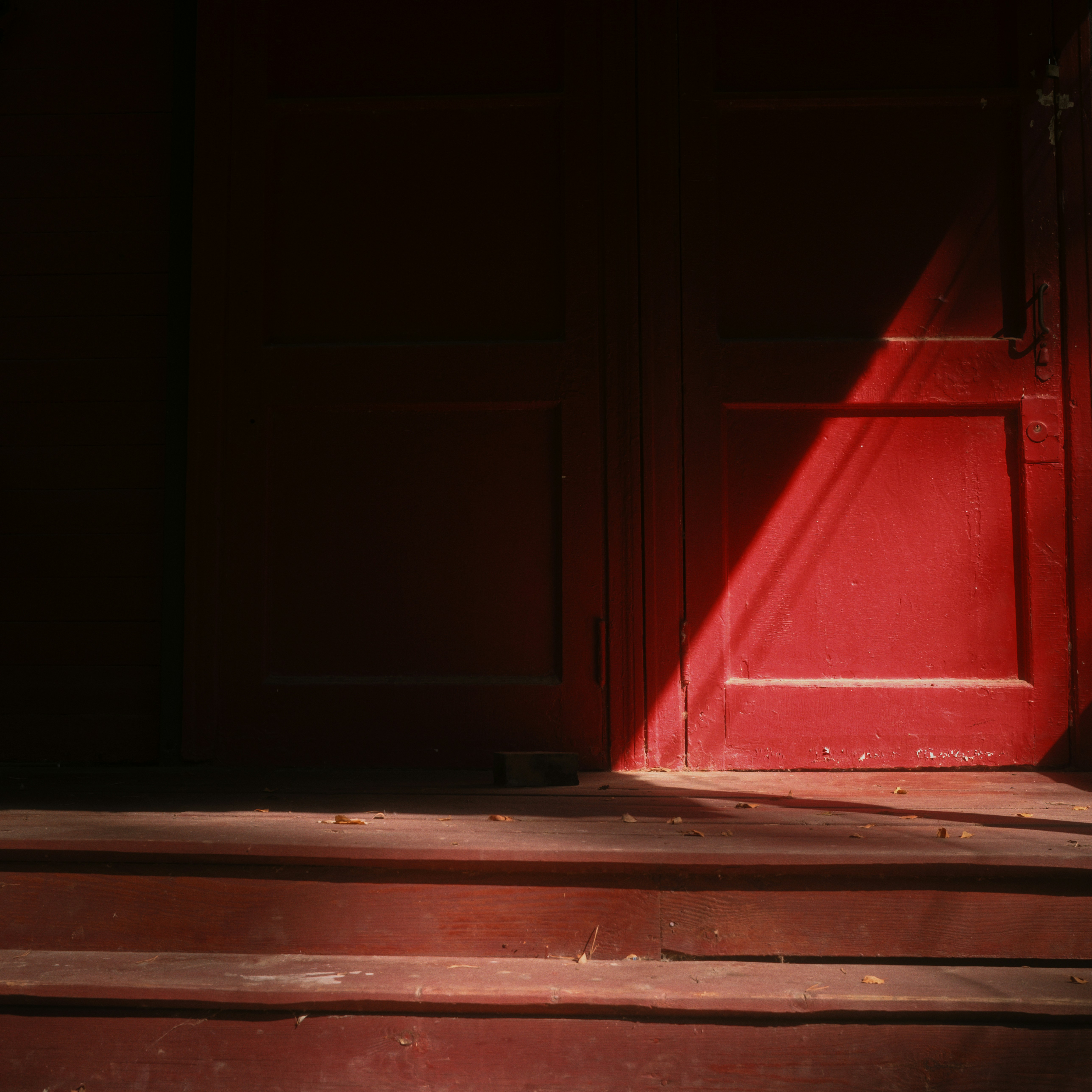 Crimson Threshold: A Diagonal Ray on the Silent Stair