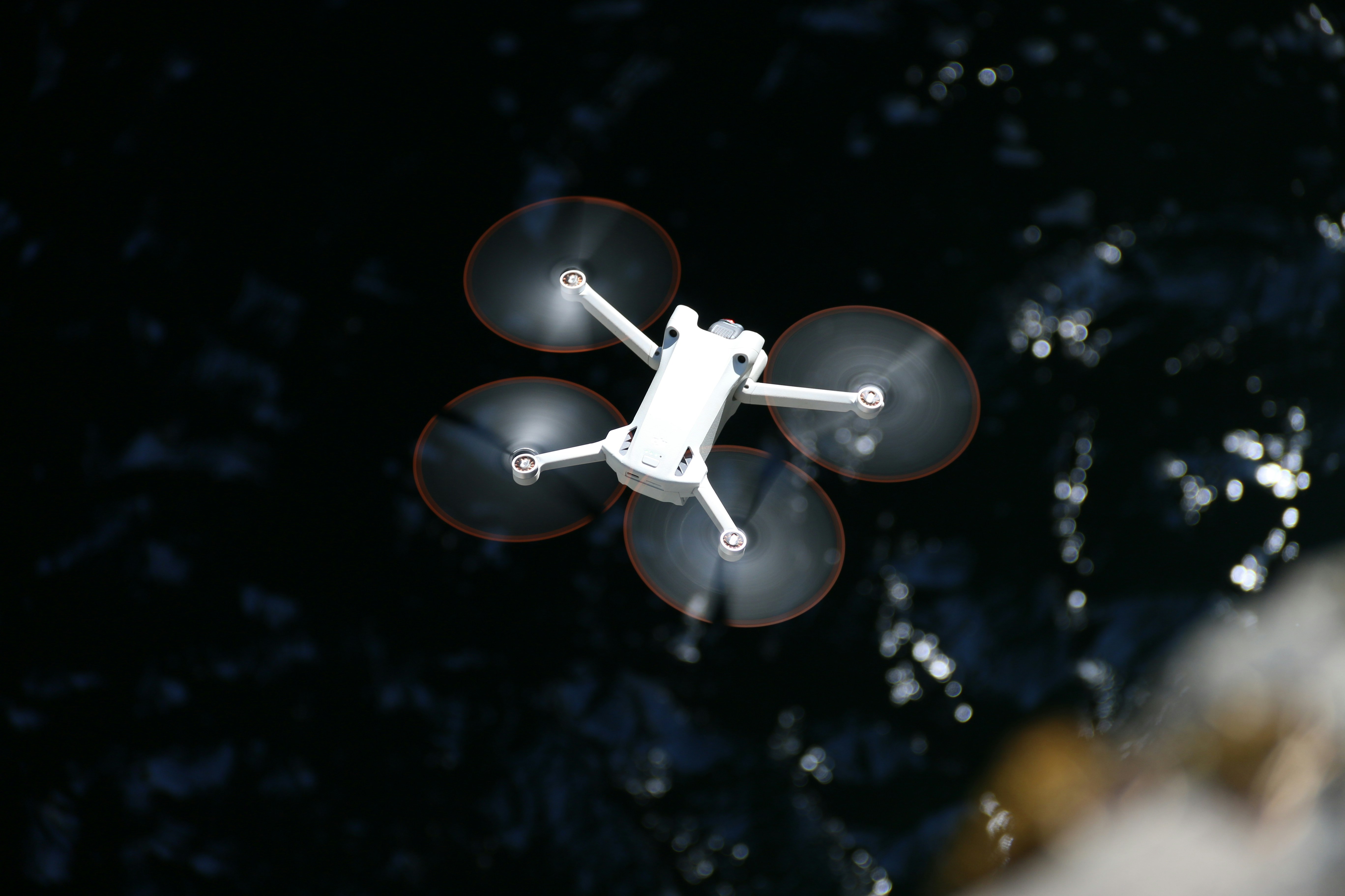 A small white object flying through the air photo – Free Wallpaper Image on Unsplash