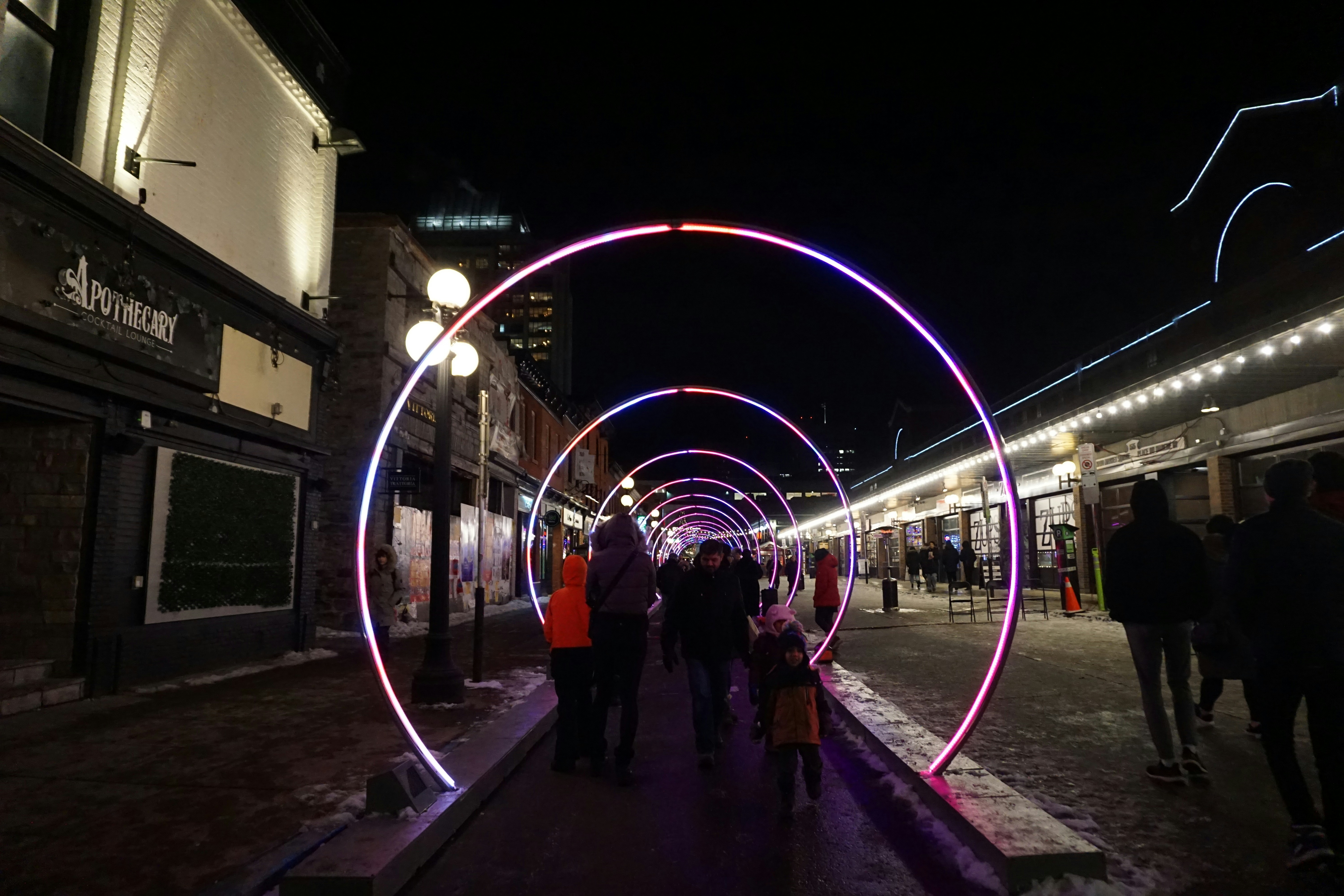 Orbiting Neon Arcs: A Night Walk Through the Ringed Corridor