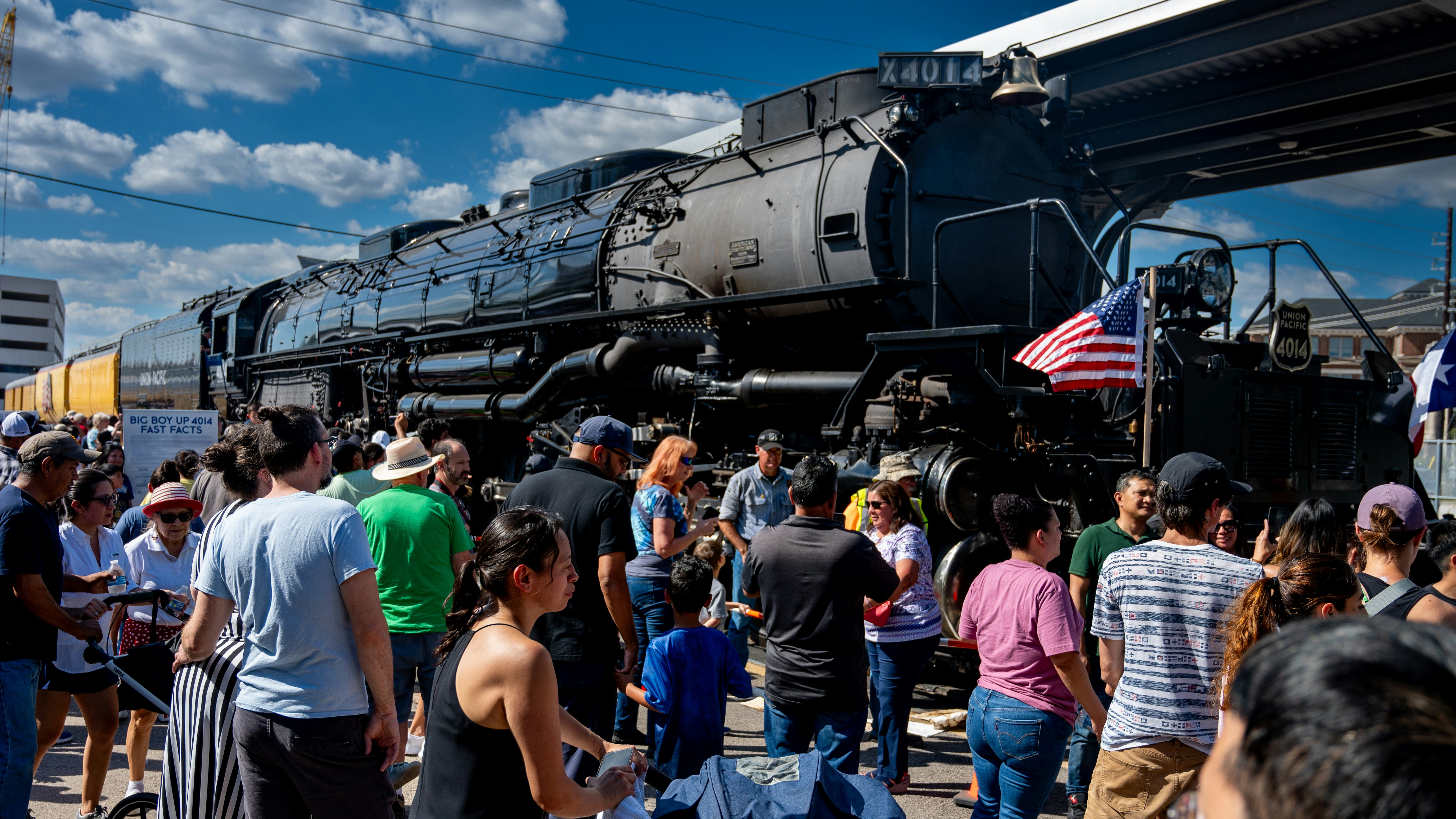 A crowd of people standing next to a train photo – Free People Image on ...