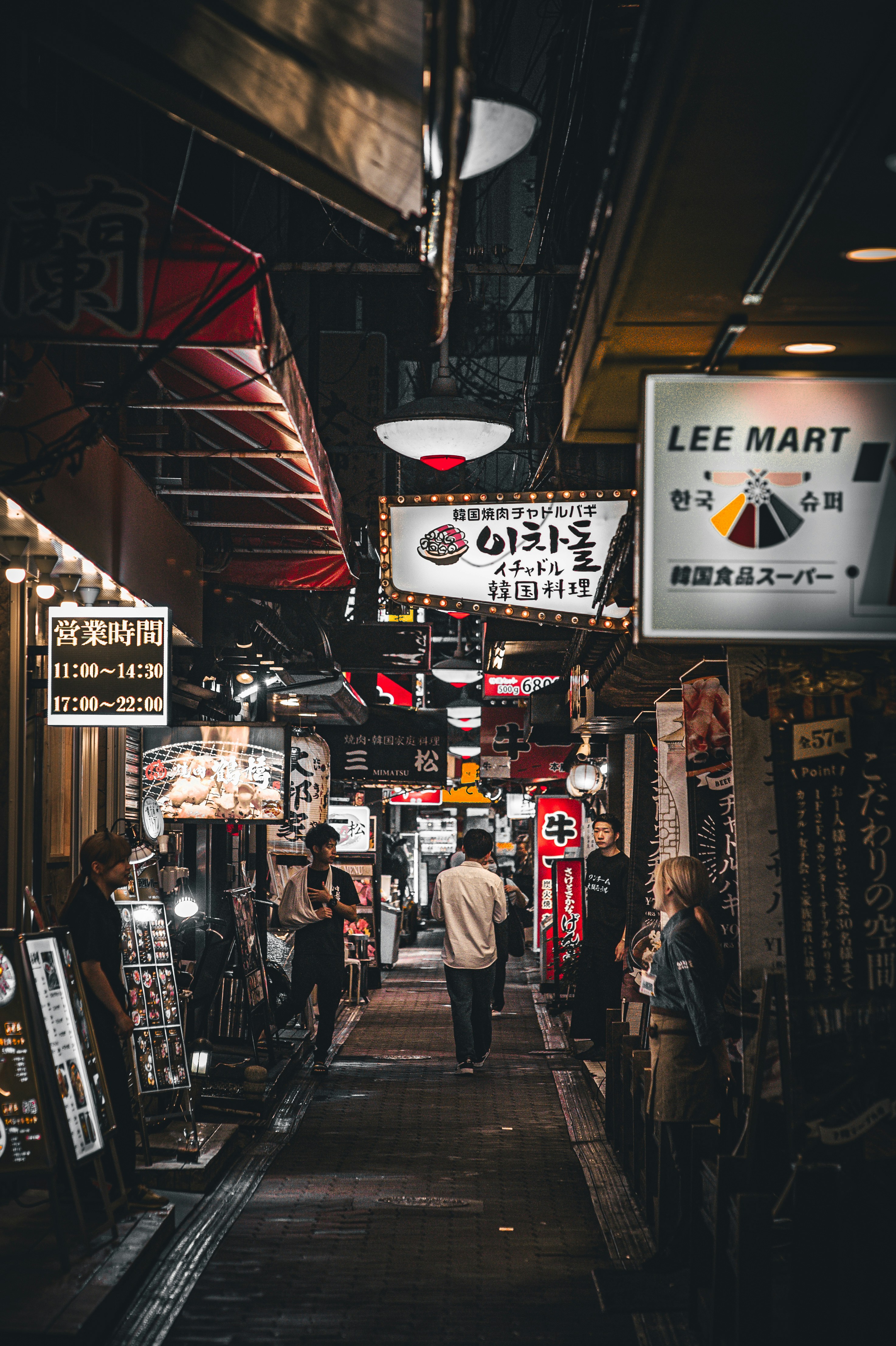 A narrow alley with signs and people walking down it photo – Free 日本 ...