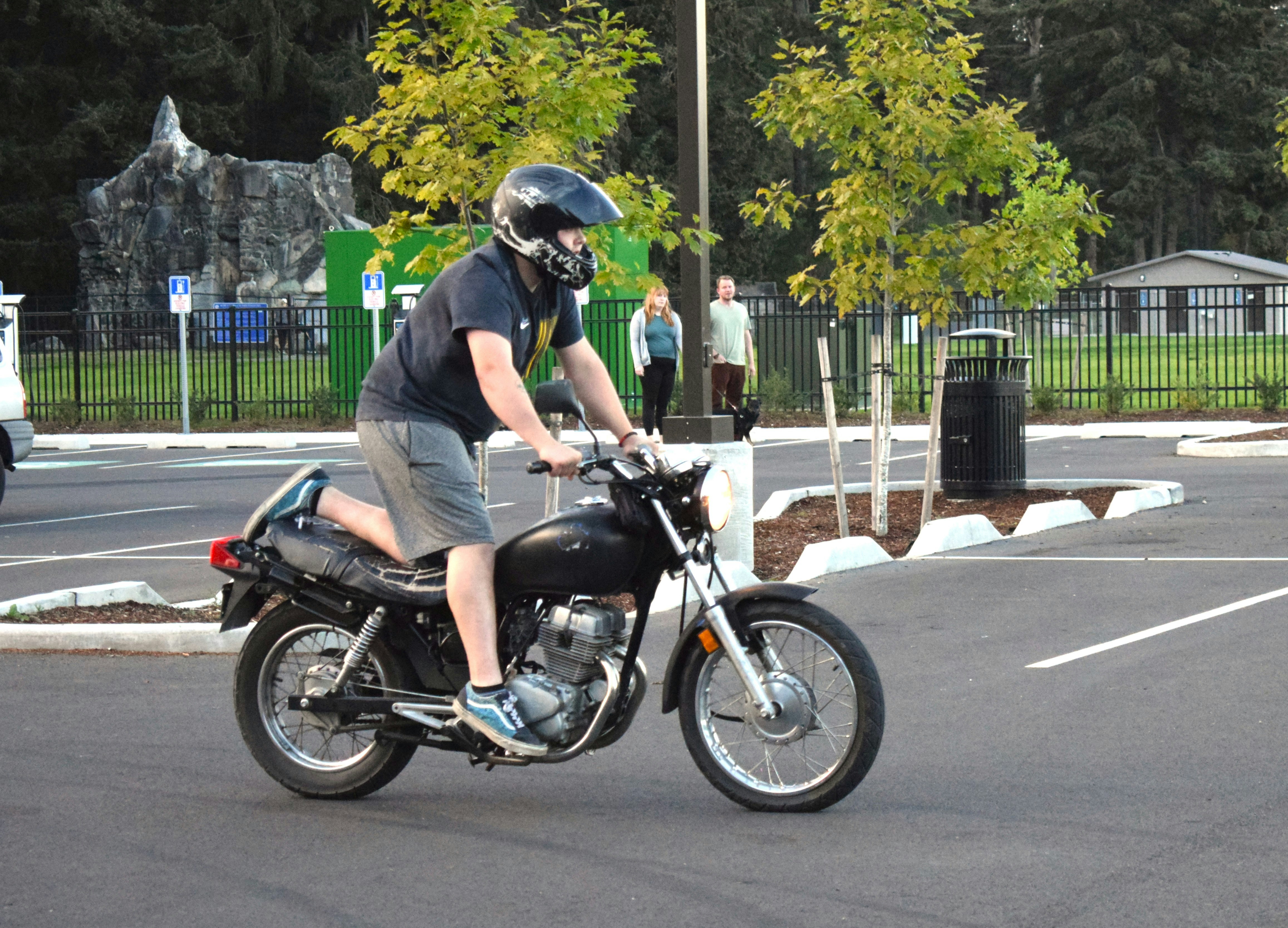 Quiet Torque: A Helmeted Rider Finds Focus in a Suburban Parking Lot