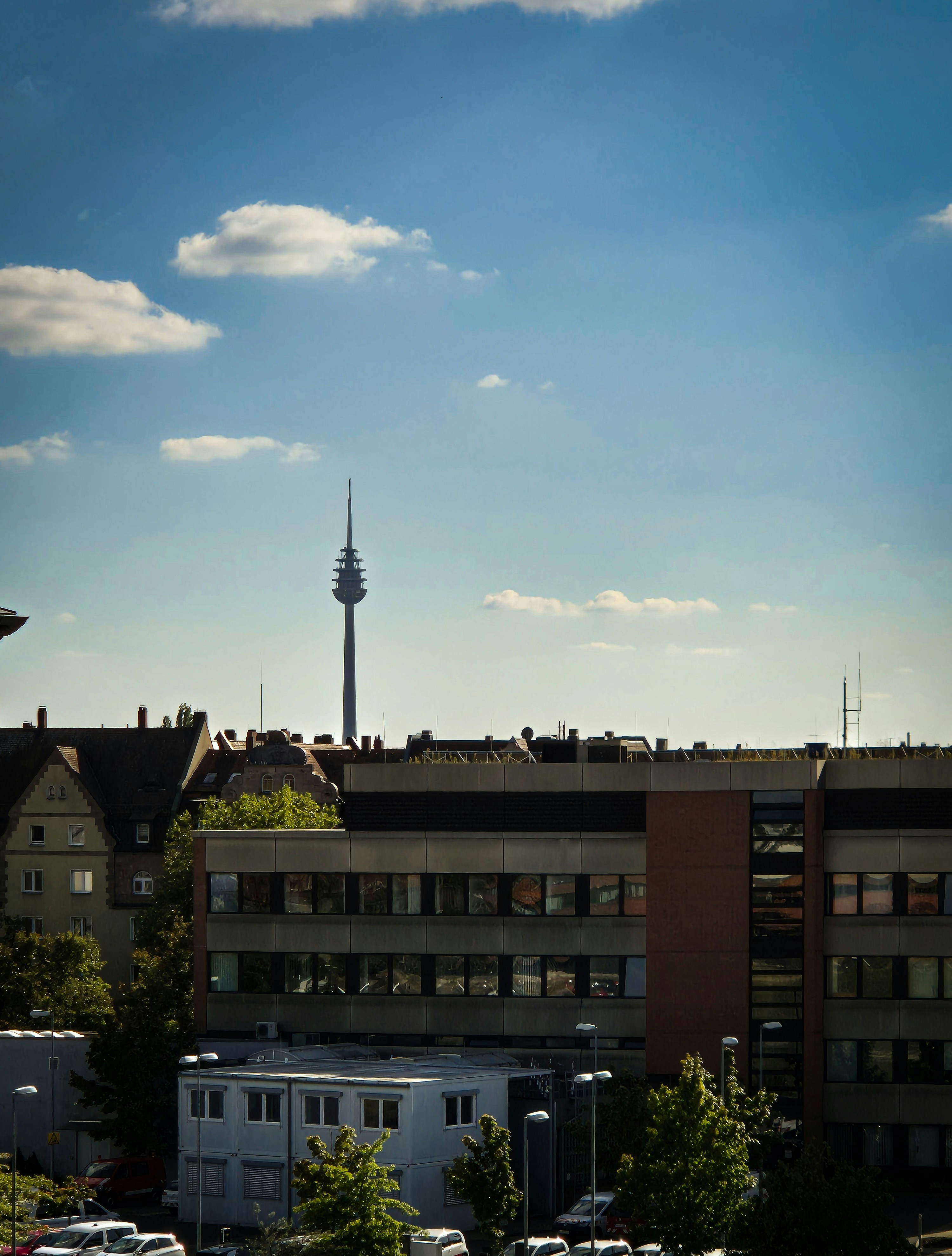 Skyline Sentinel: Fernsehturm Crowned by a Clear Berlin Afternoon