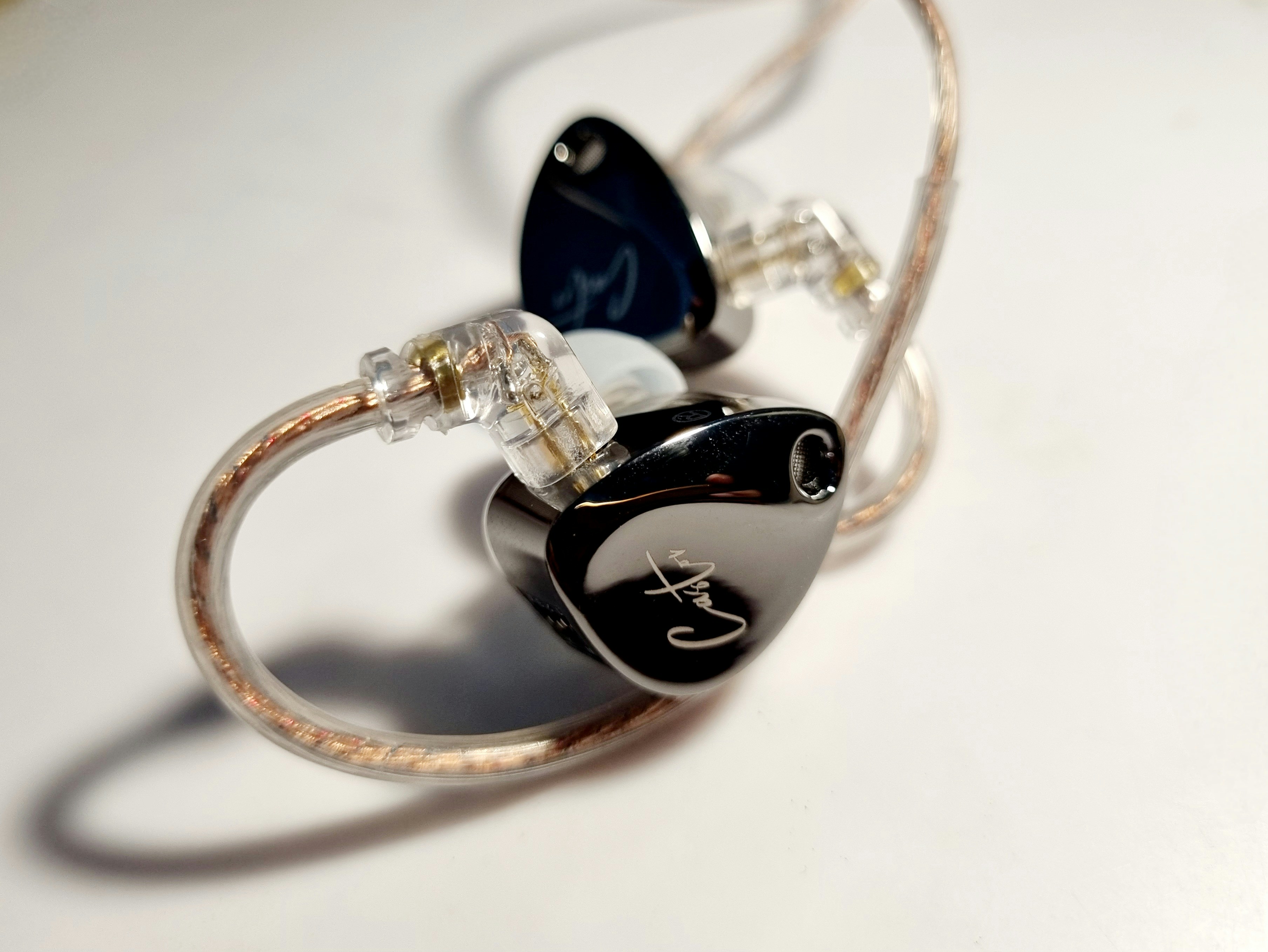 A pair of ear buds sitting on top of a table photo – Free Wired Image ...