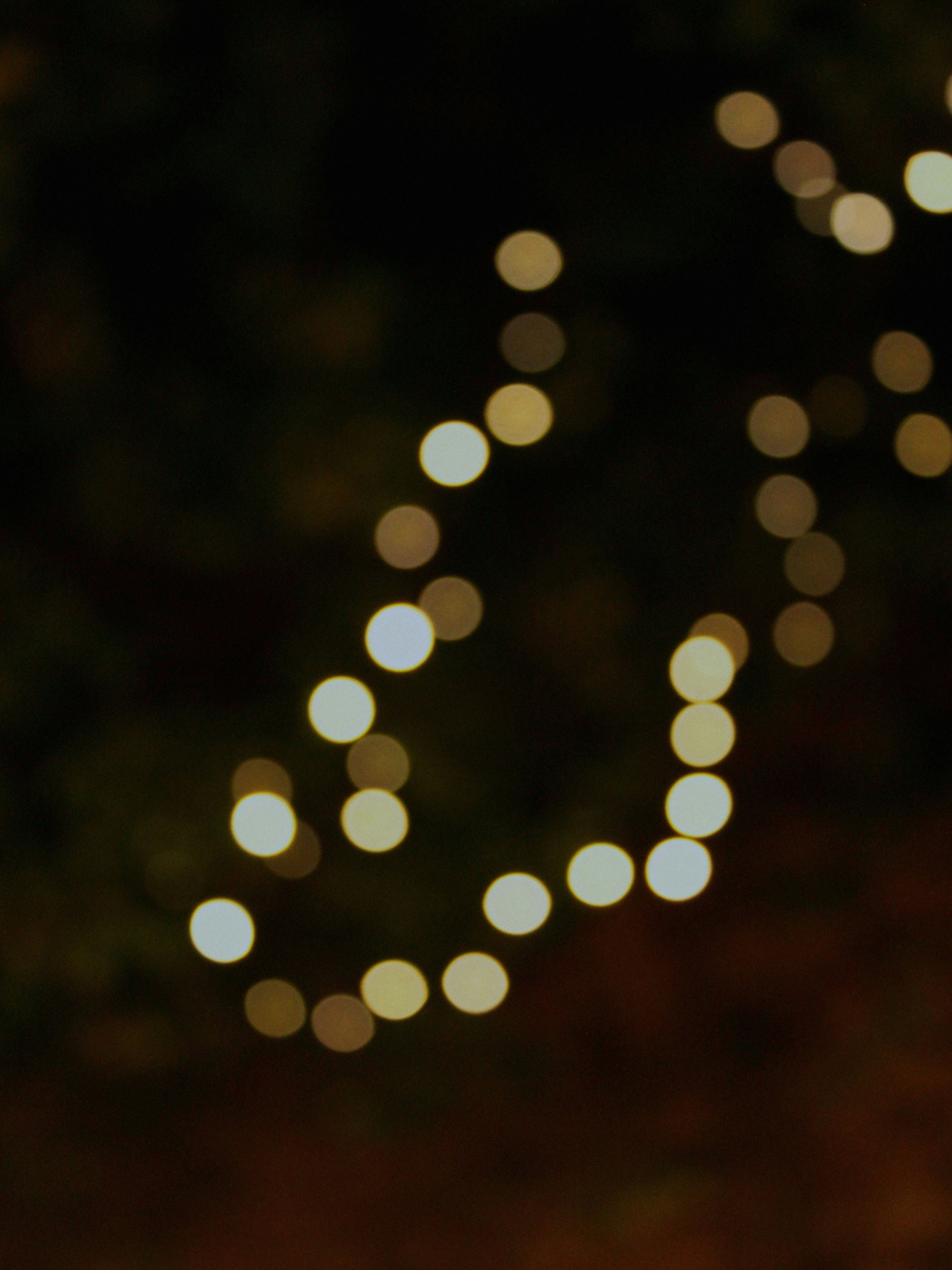 Warm Bokeh Arc: A Delicate Curve of Night-Glow Orbs