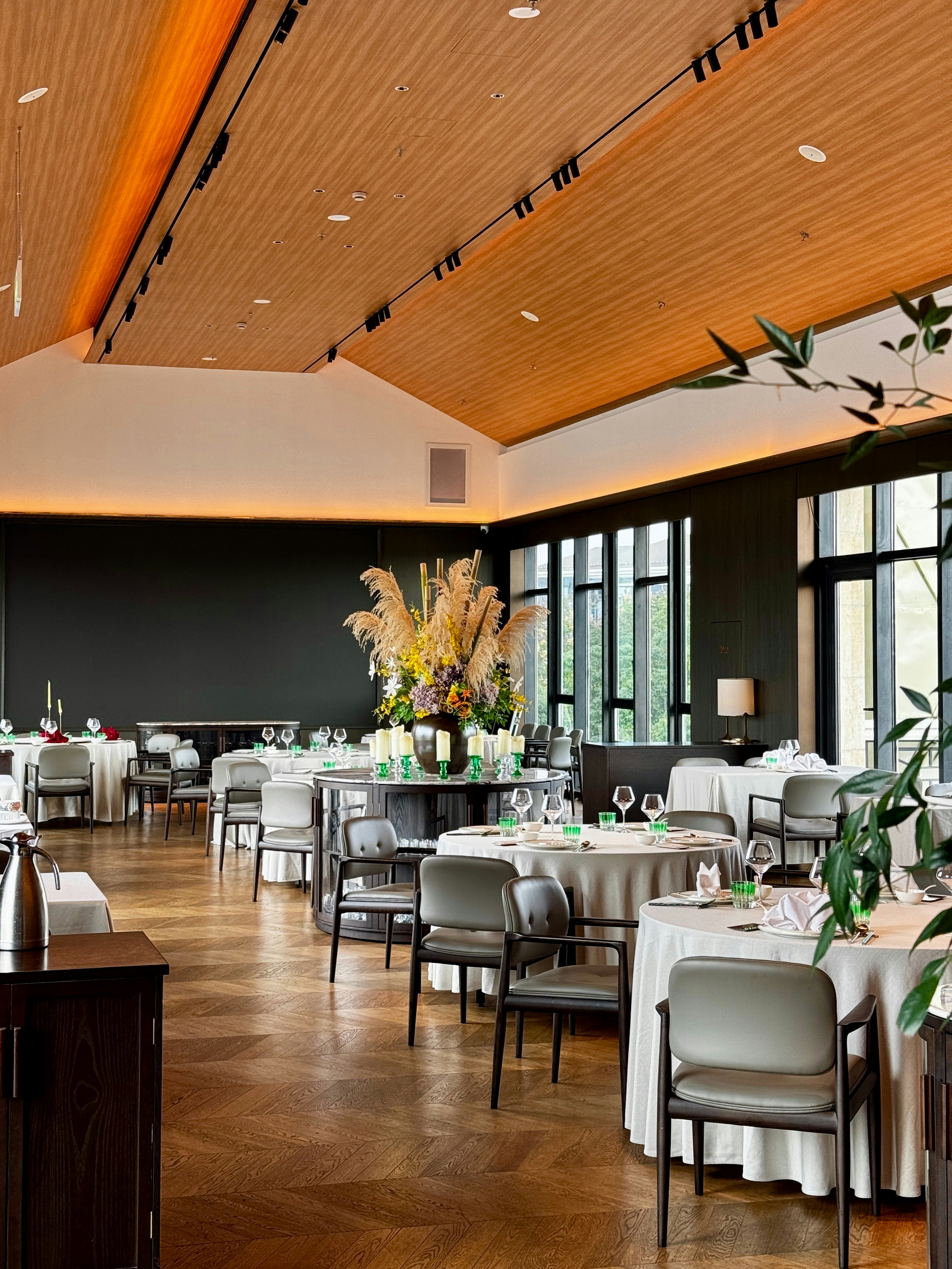 A large room with tables, chairs, and windows photo – Free Indoors ...