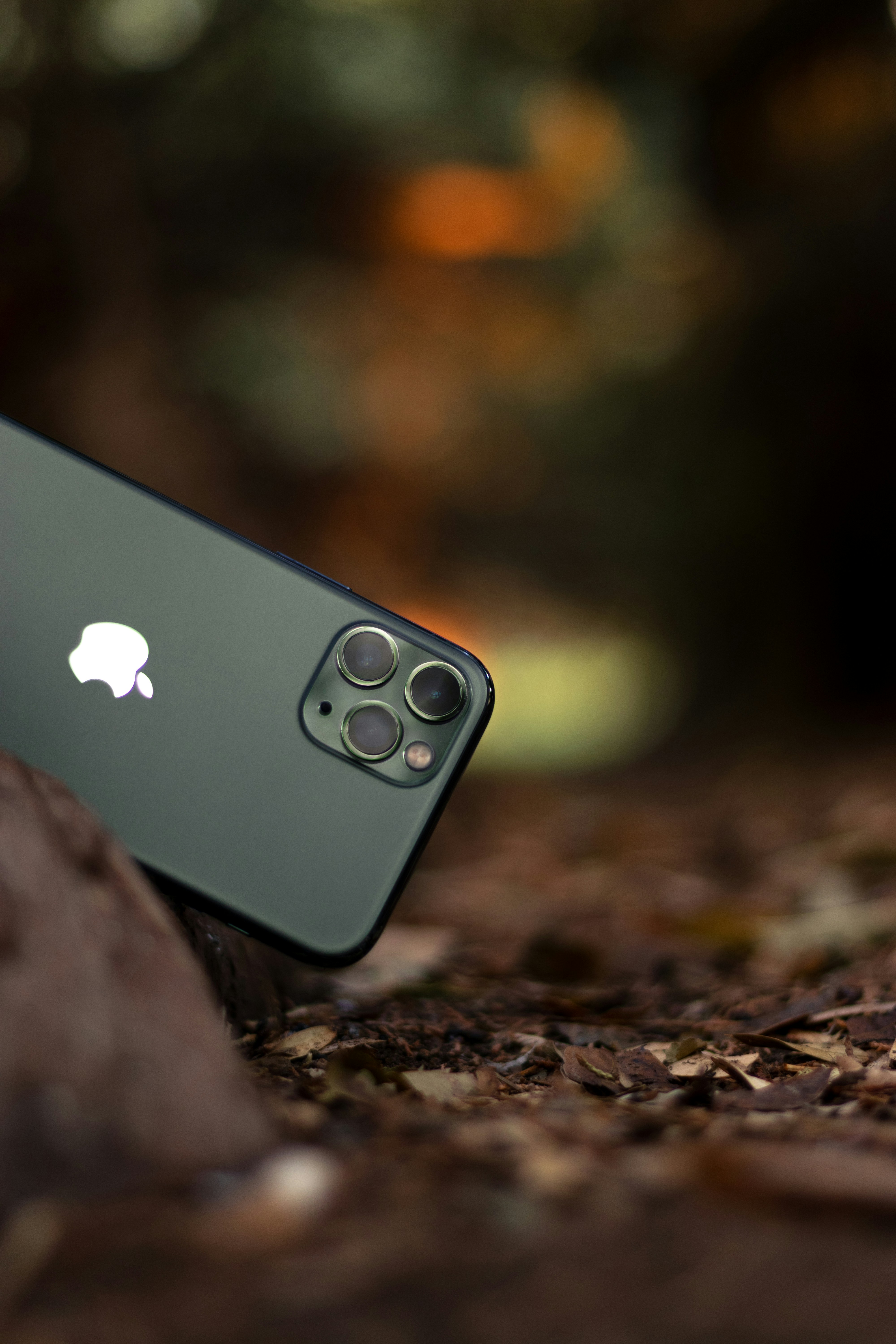 A close up of a cell phone laying on the ground photo – Free Iphone ...