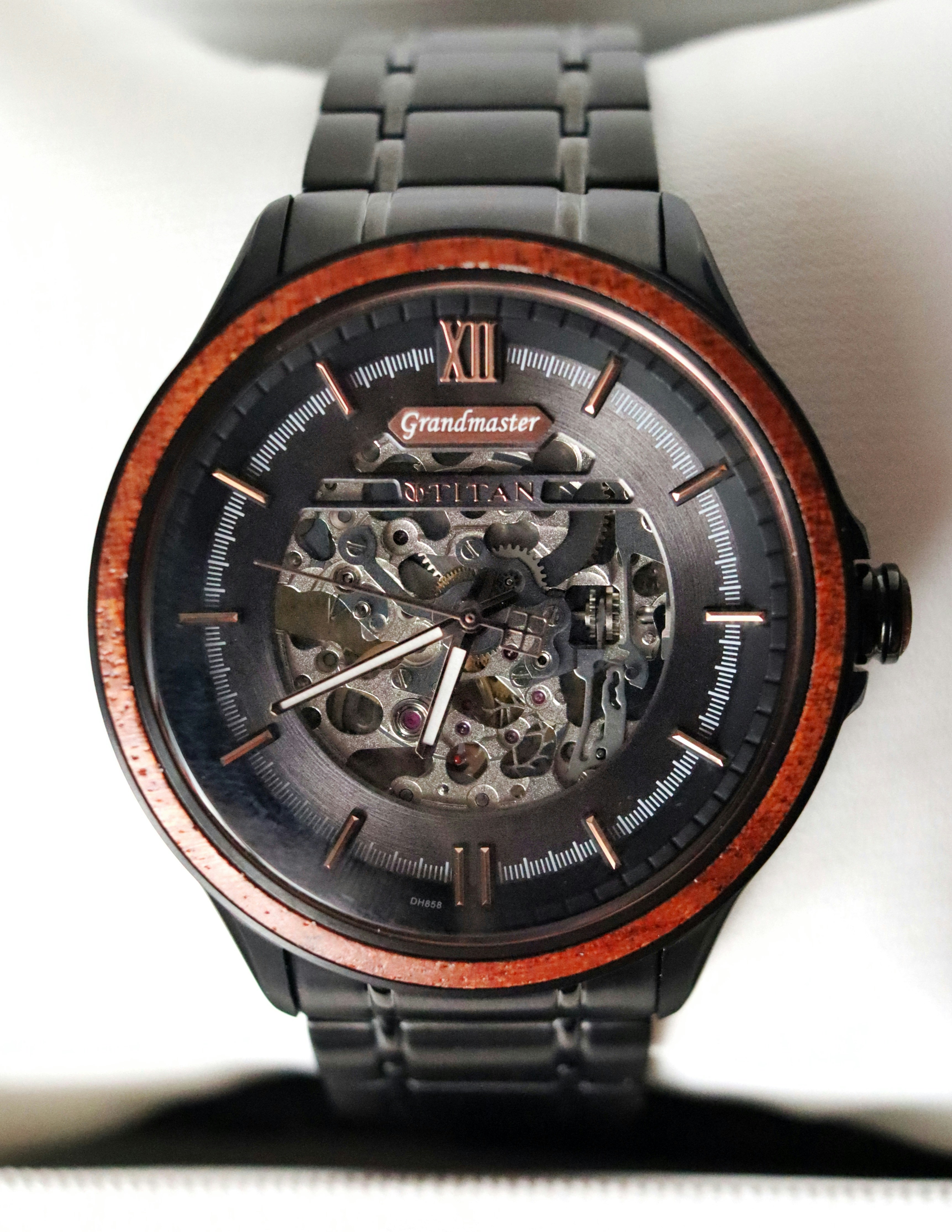 Open-Hearted Motion: A Skeletonized Timepiece in Focus