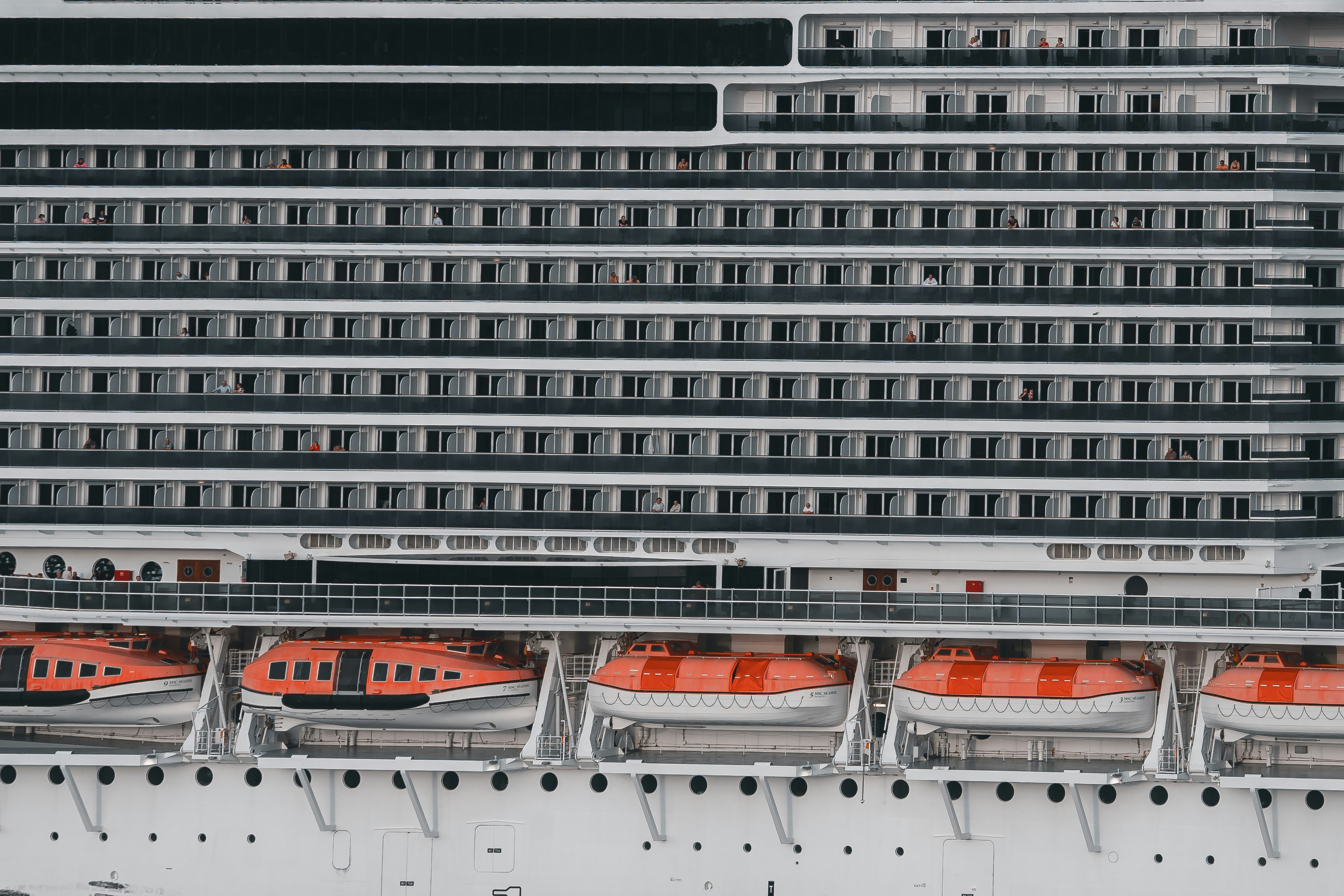 An aerial view of a large cruise ship photo – Free Boat Image on Unsplash