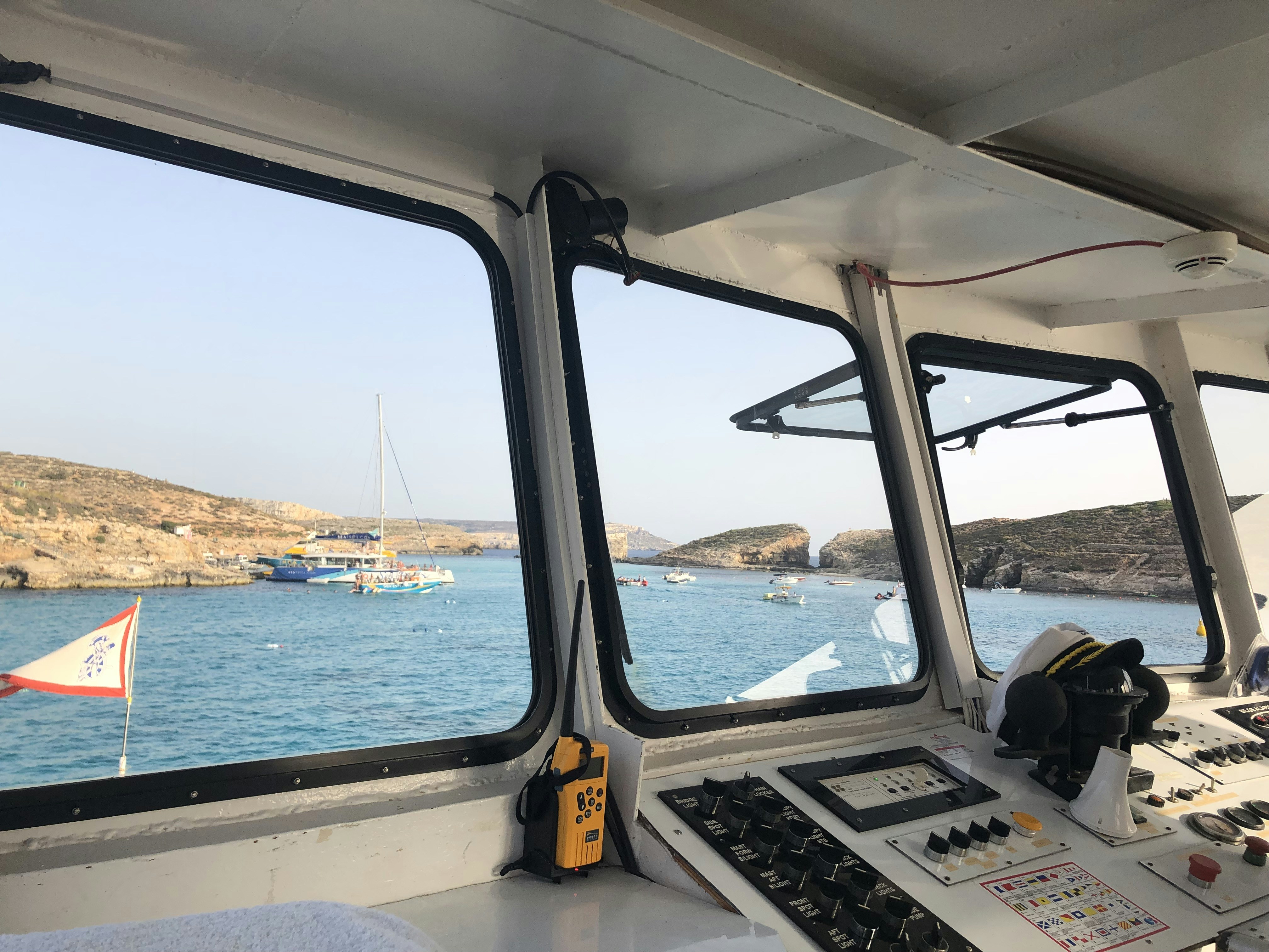 A view of the ocean from inside a boat photo – Free Sea Image on Unsplash