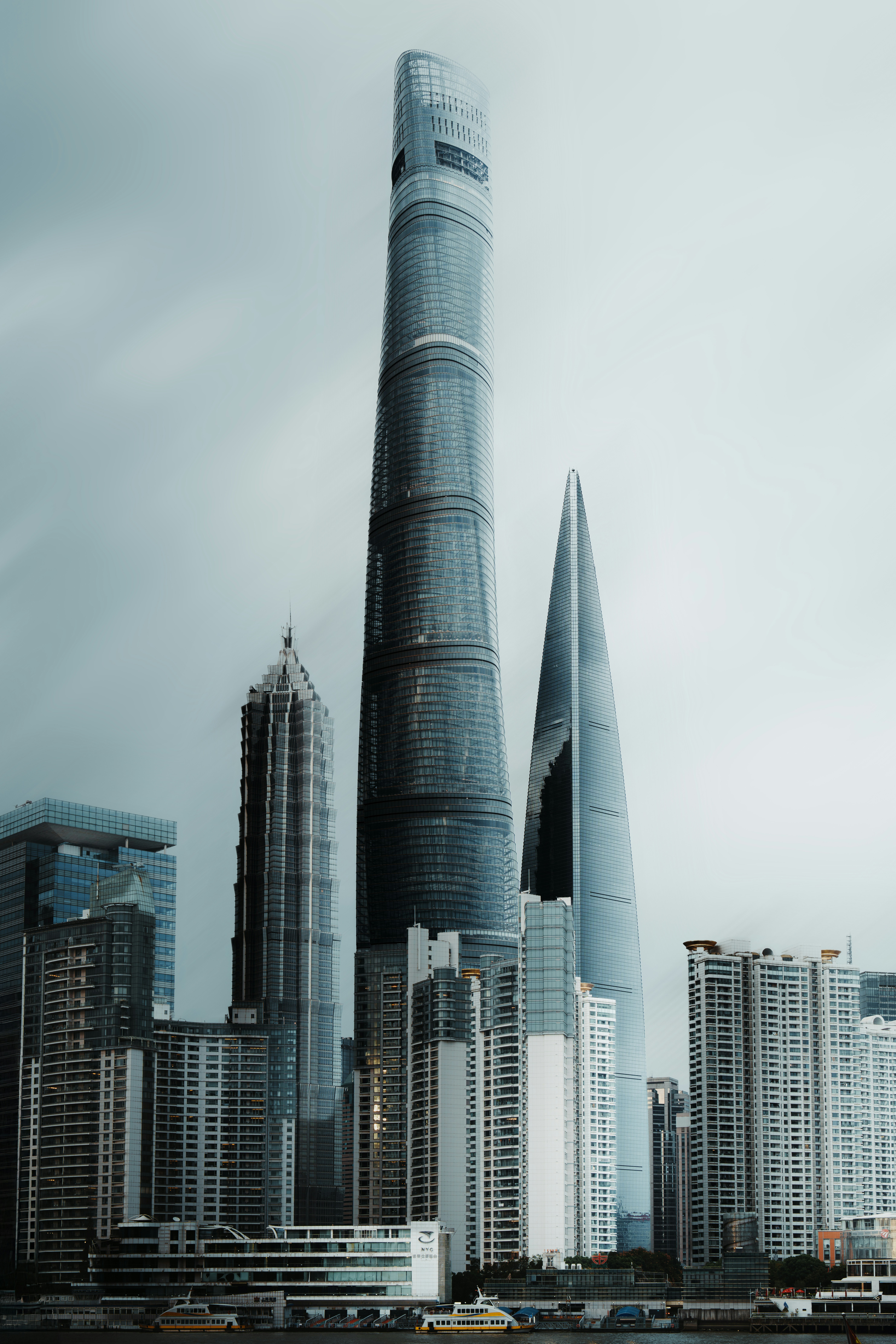 A very tall building towering over a city photo – Free City Image on ...