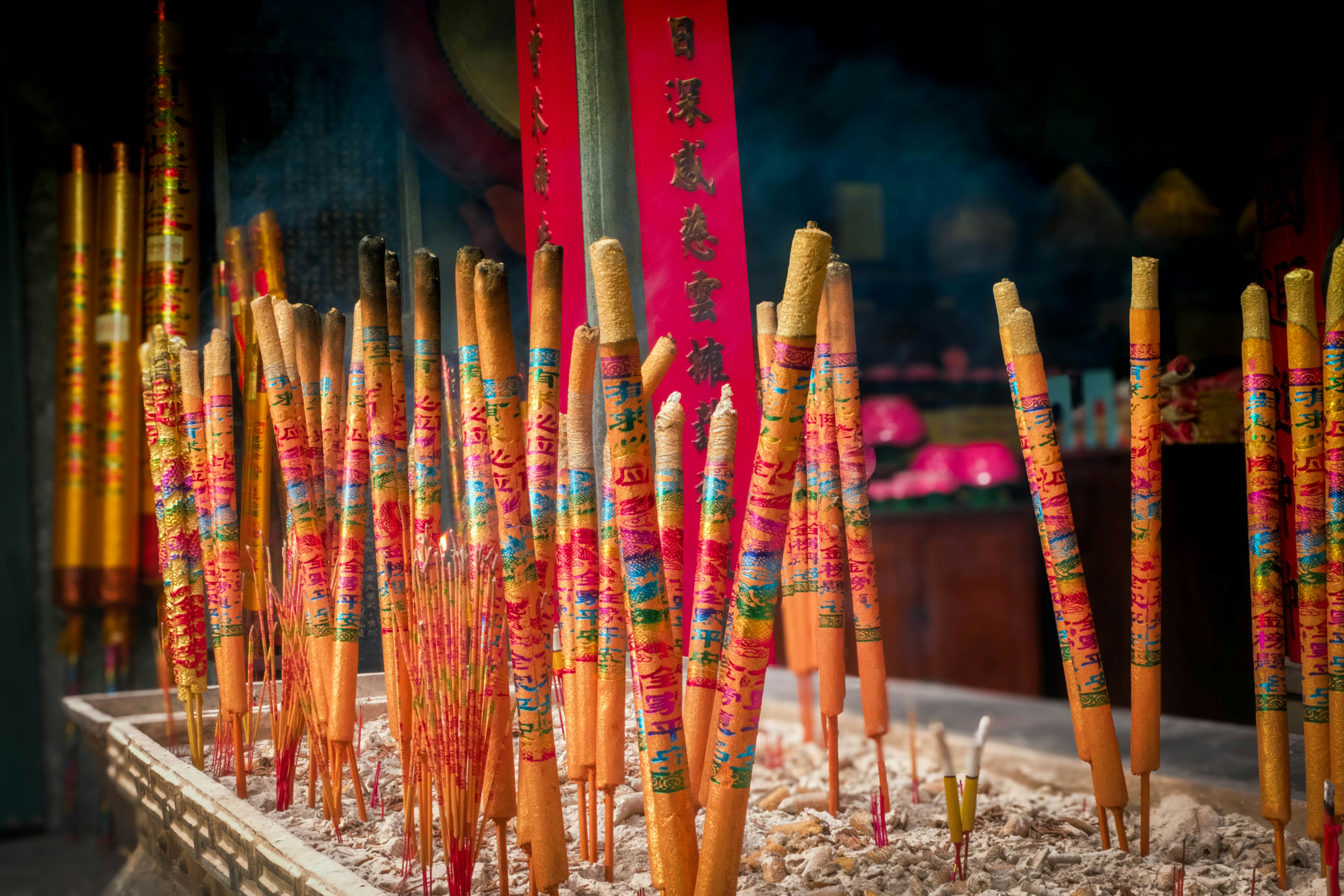 A bunch of sticks are lined up in a row photo – Free Templo de a-má ...