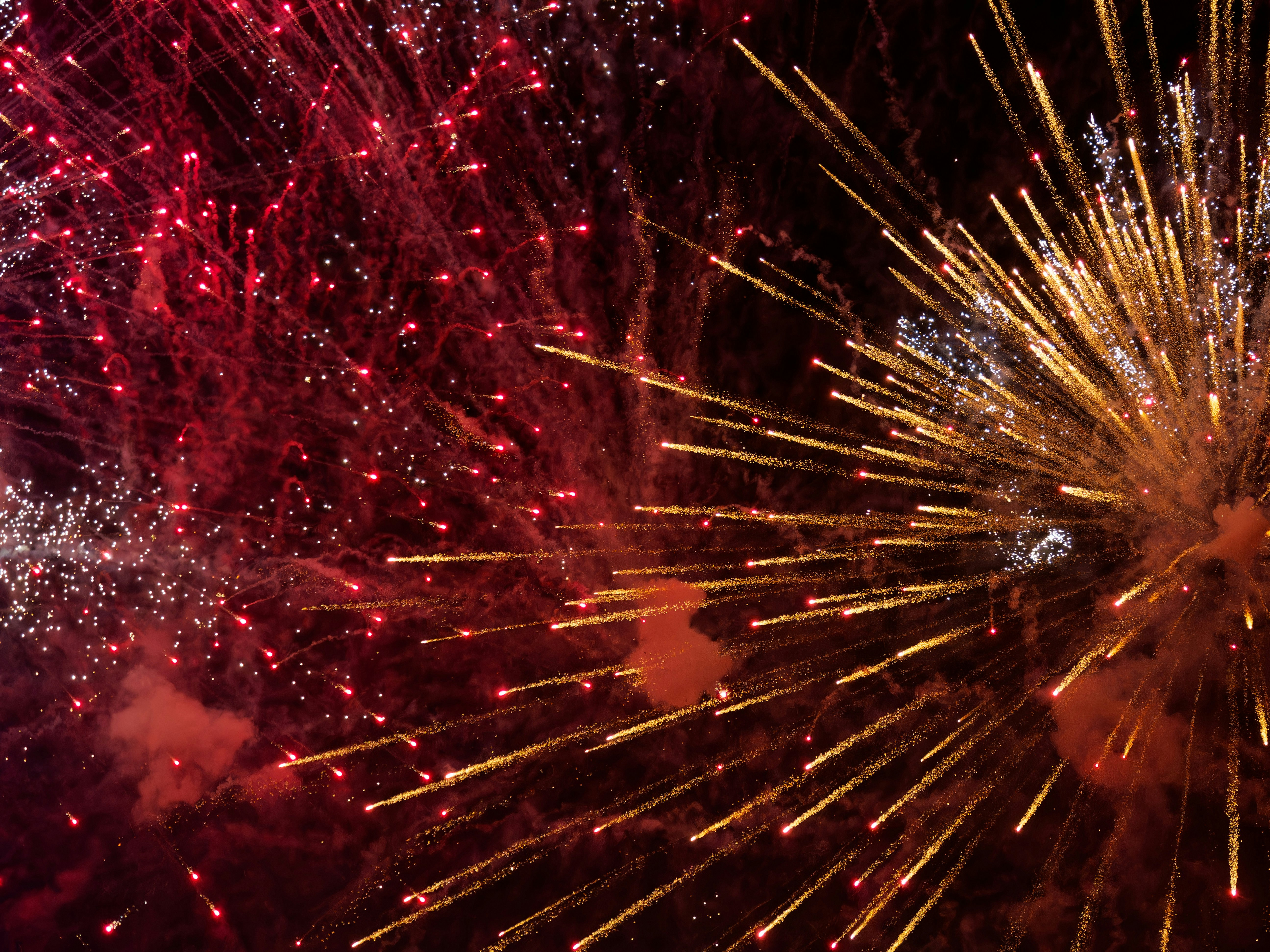 A bunch of fireworks that are in the sky photo – Free Fireworks Image ...