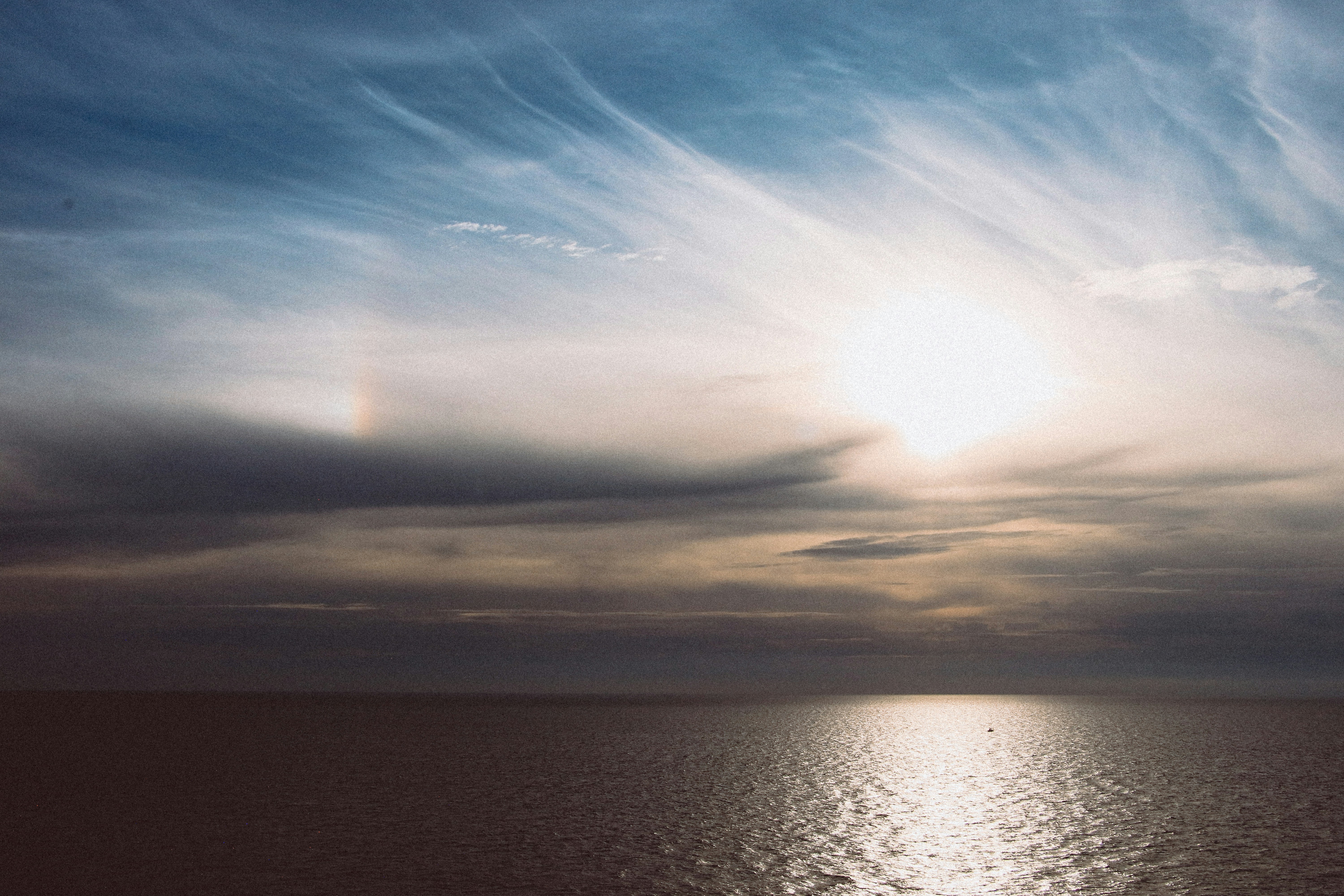 Horizon Quiet Flame: Sunlight on a Glassy Sea