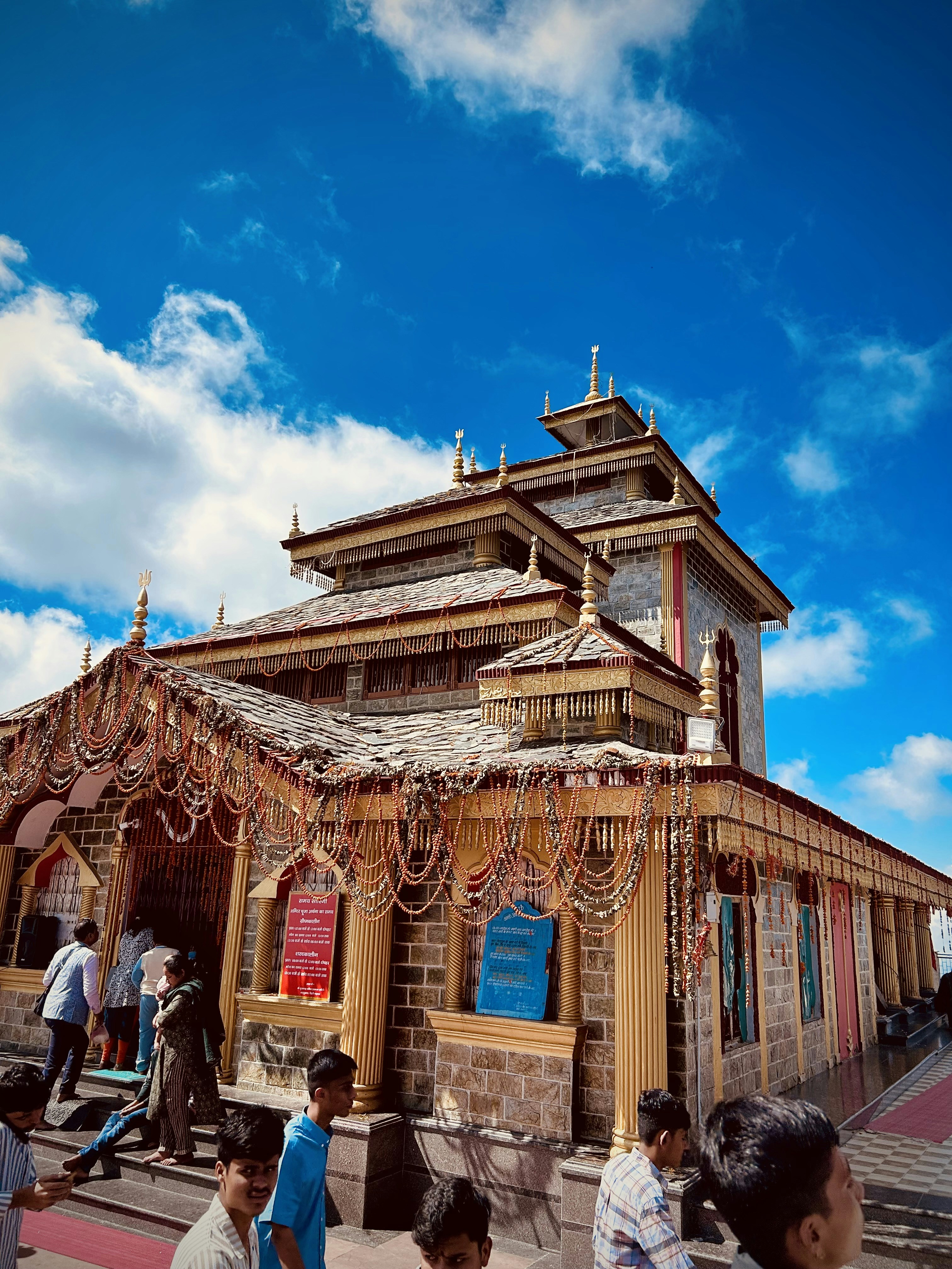 Surkanda Devi Tample