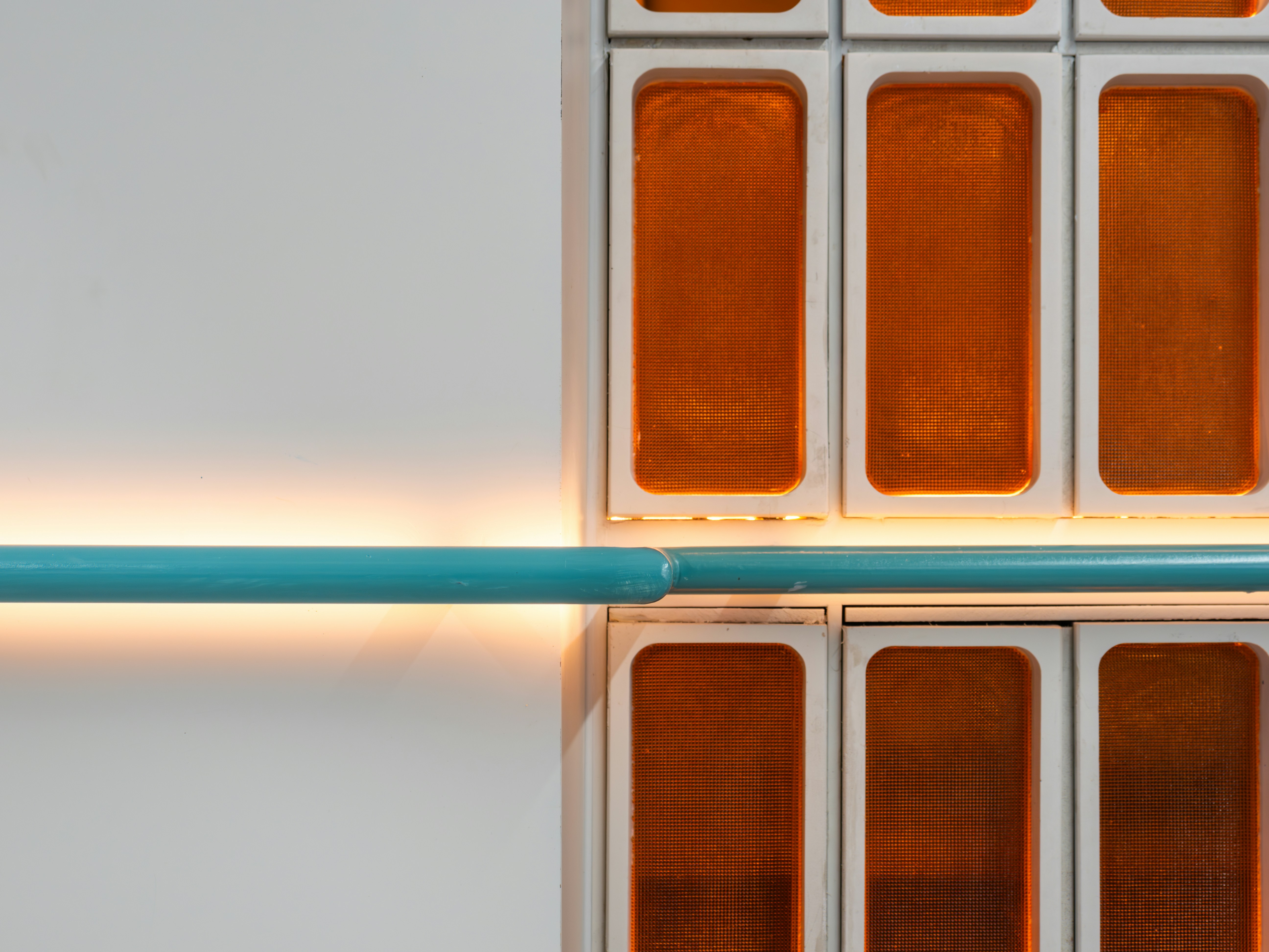 Teal Rod Traverses an Ember Tile Grid