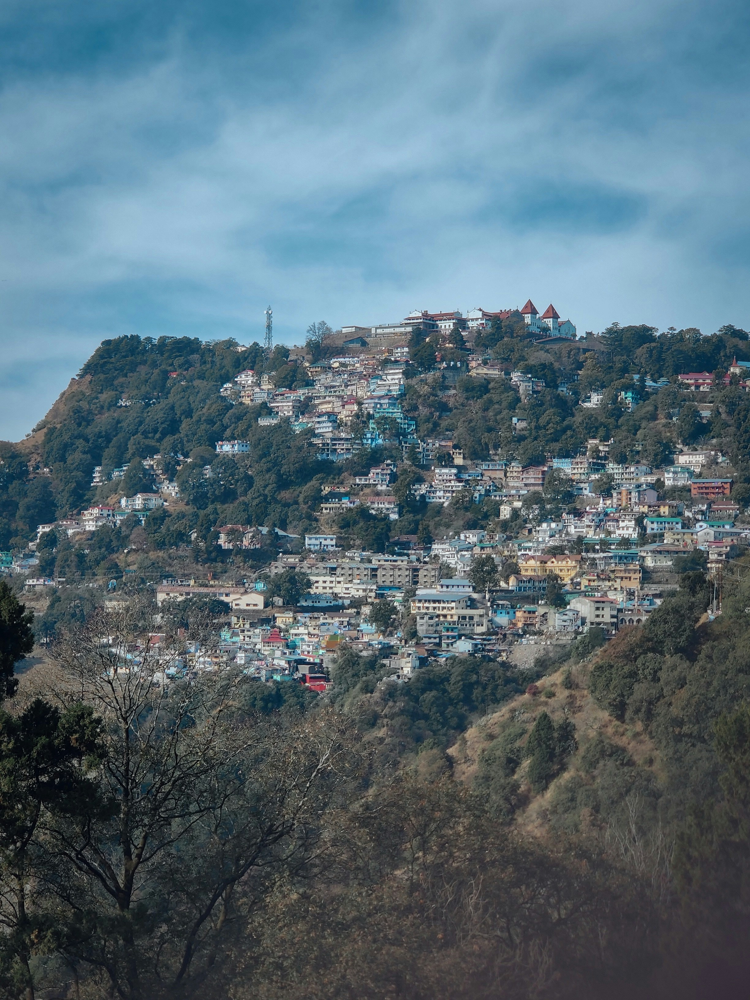 A hill that has a bunch of houses on it photo – Free Travel Image on ...