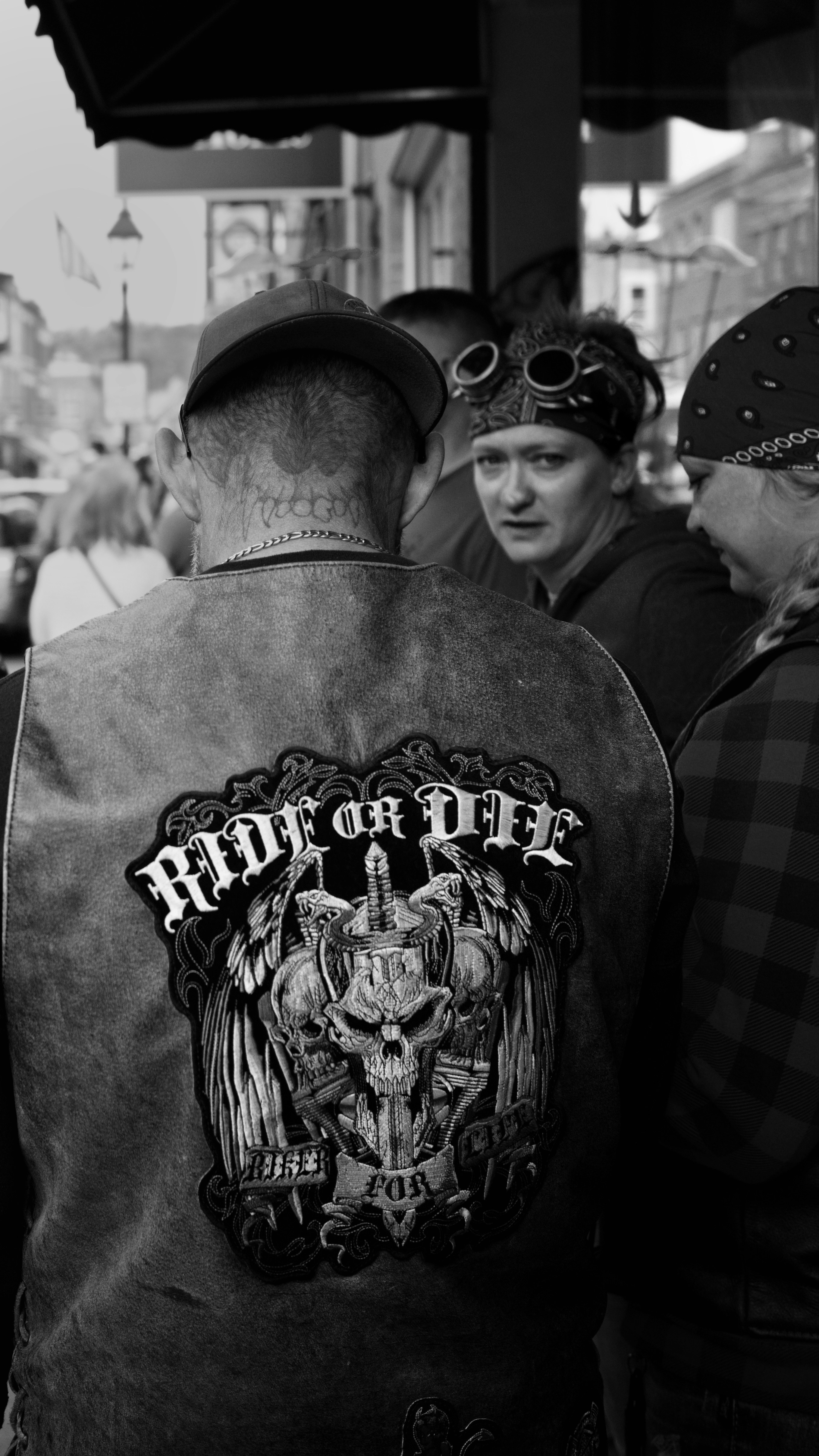 Vinyl Vagrants: A Glimpse of Streetstyle and Skull Motifs