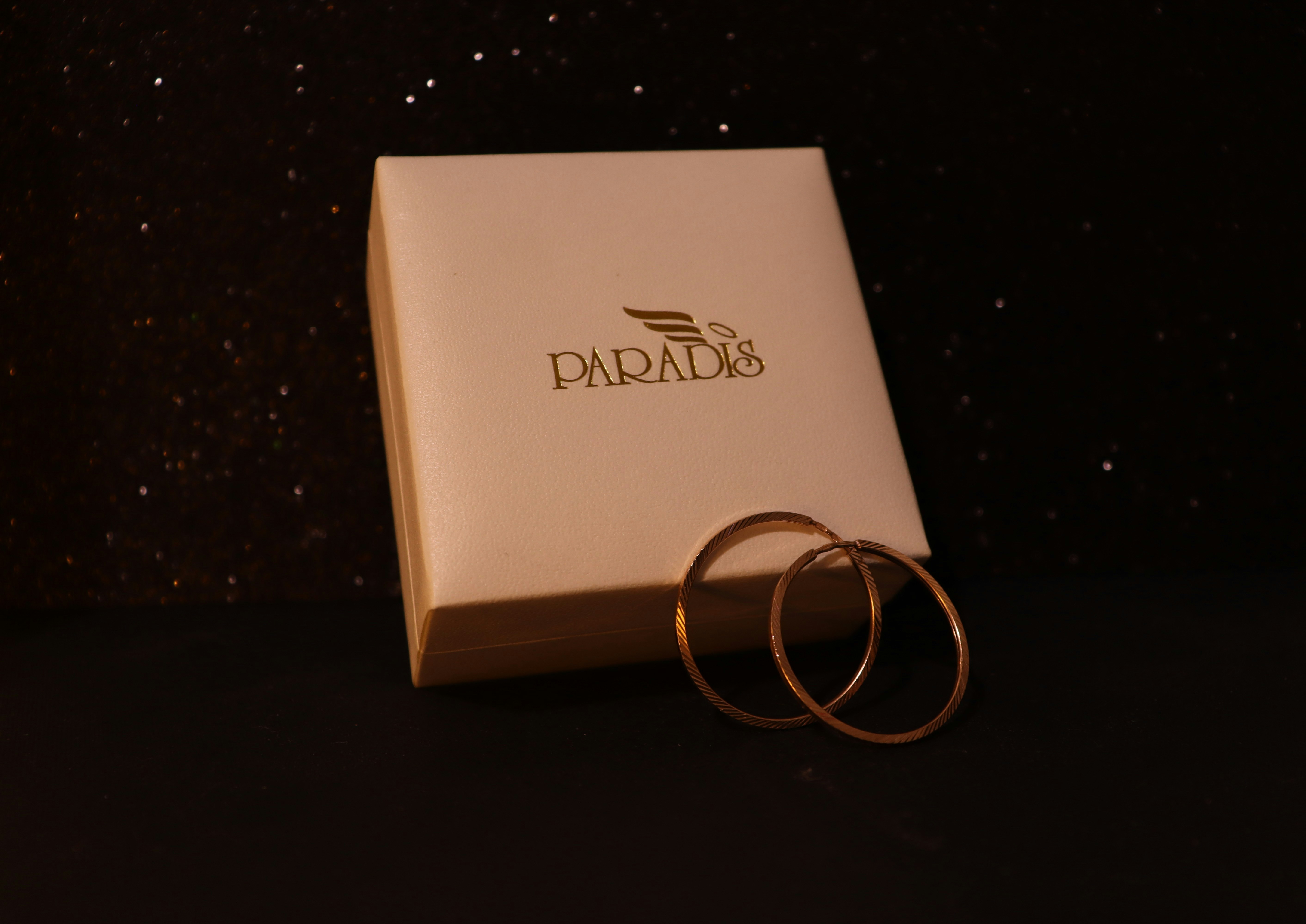 A white box with a pair of rings inside of it photo – Free Jewelry ...
