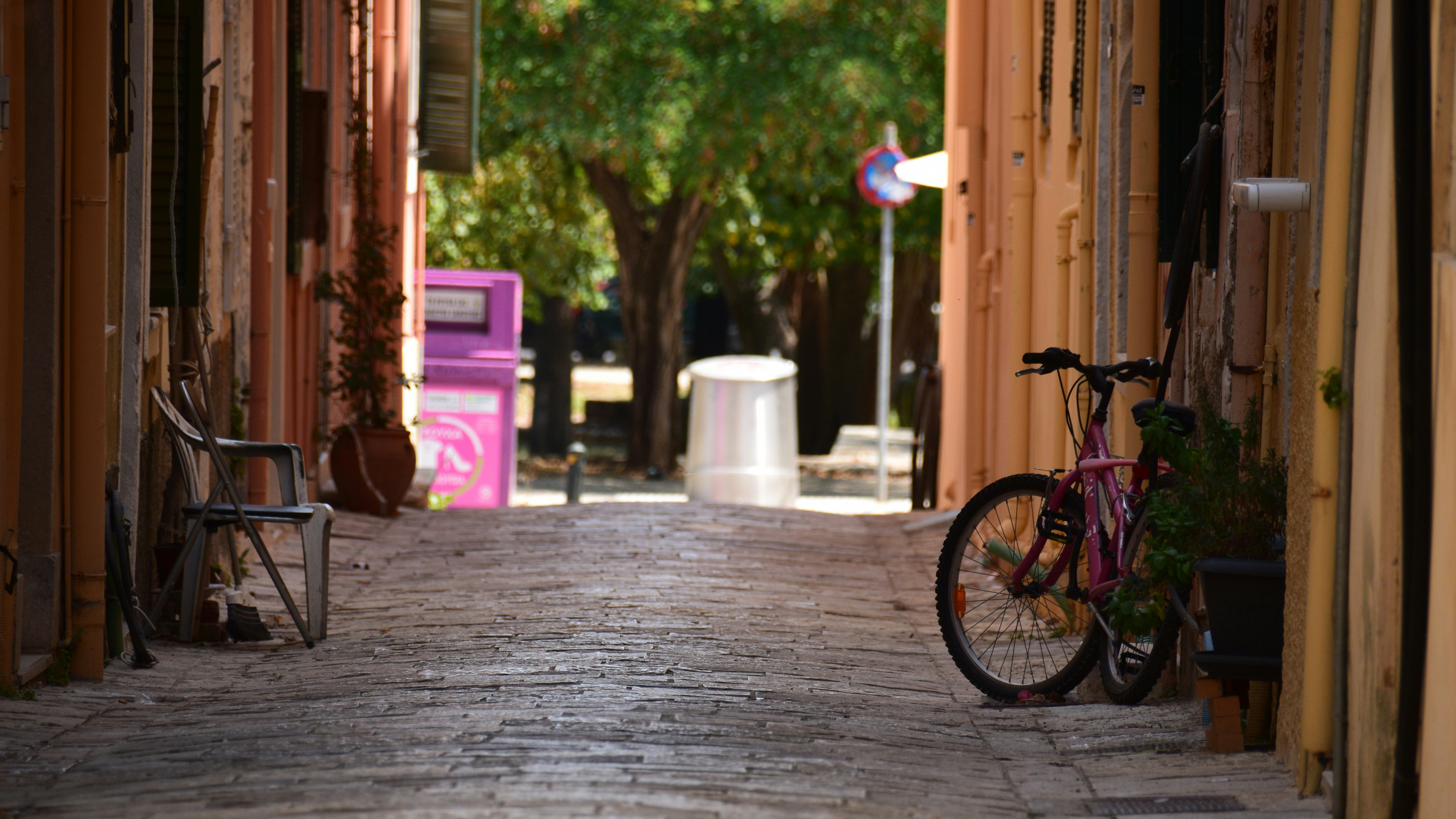 Bicycle Quietly Framed in a Sunlit Alleyway