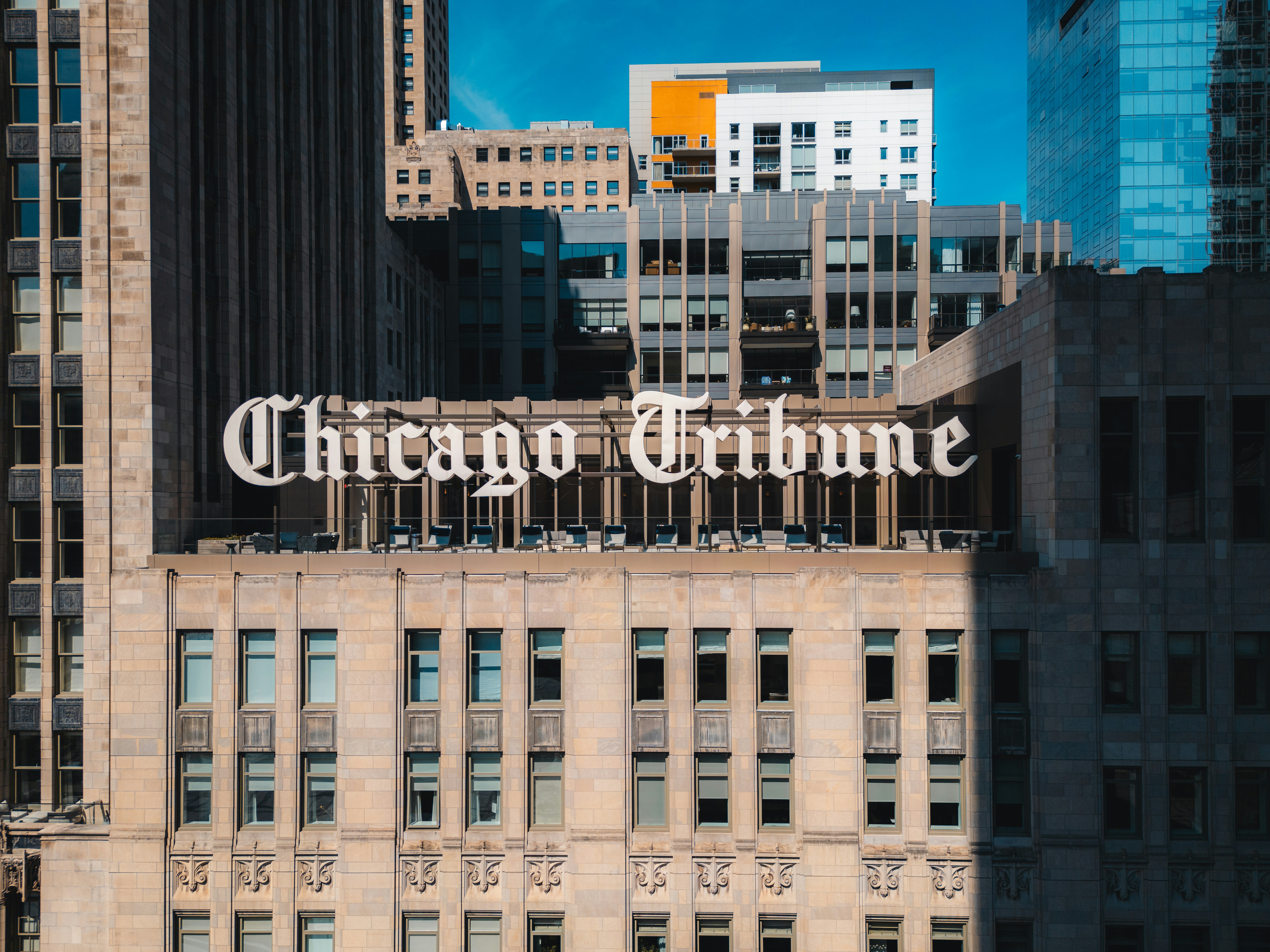 The chicago tribune sign is on top of a building photo – Free City ...