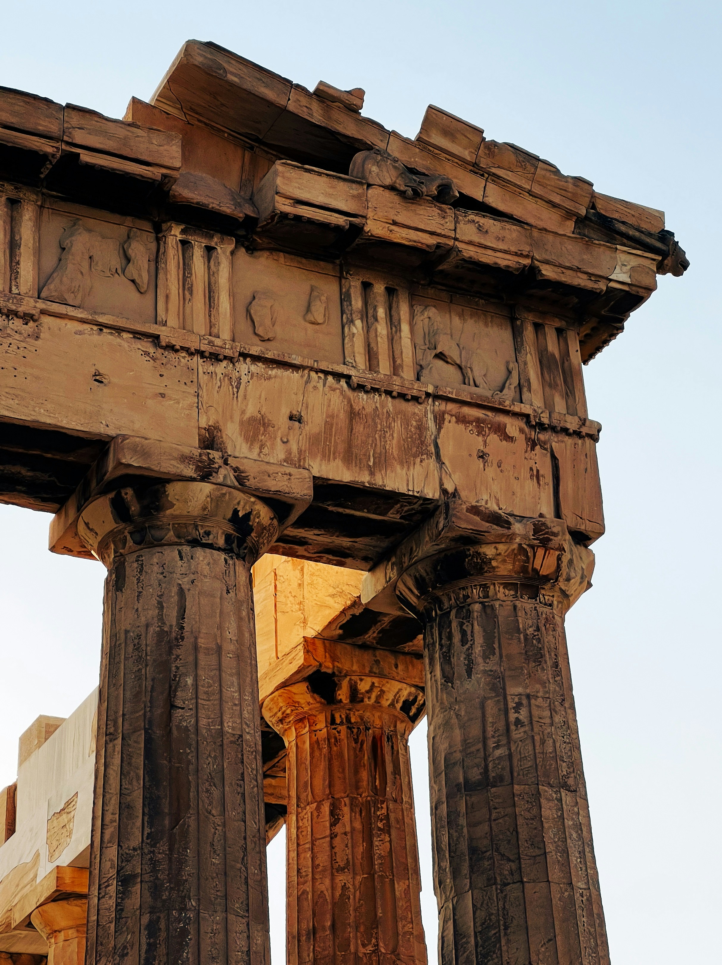 A large stone structure with many columns photo – Free Athènes Image on ...