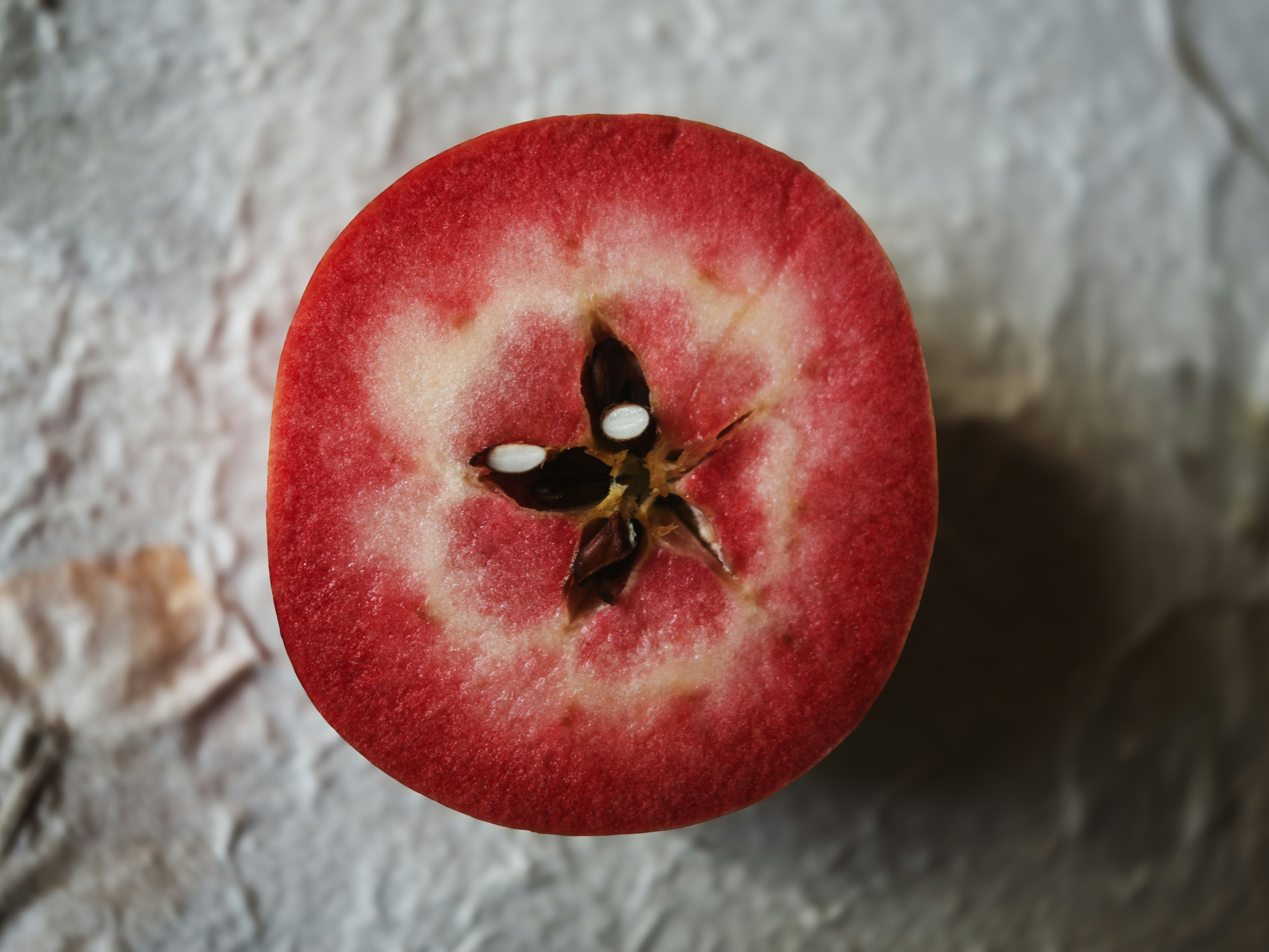An apple with a bite taken out of it photo – Free Texture Image on Unsplash
