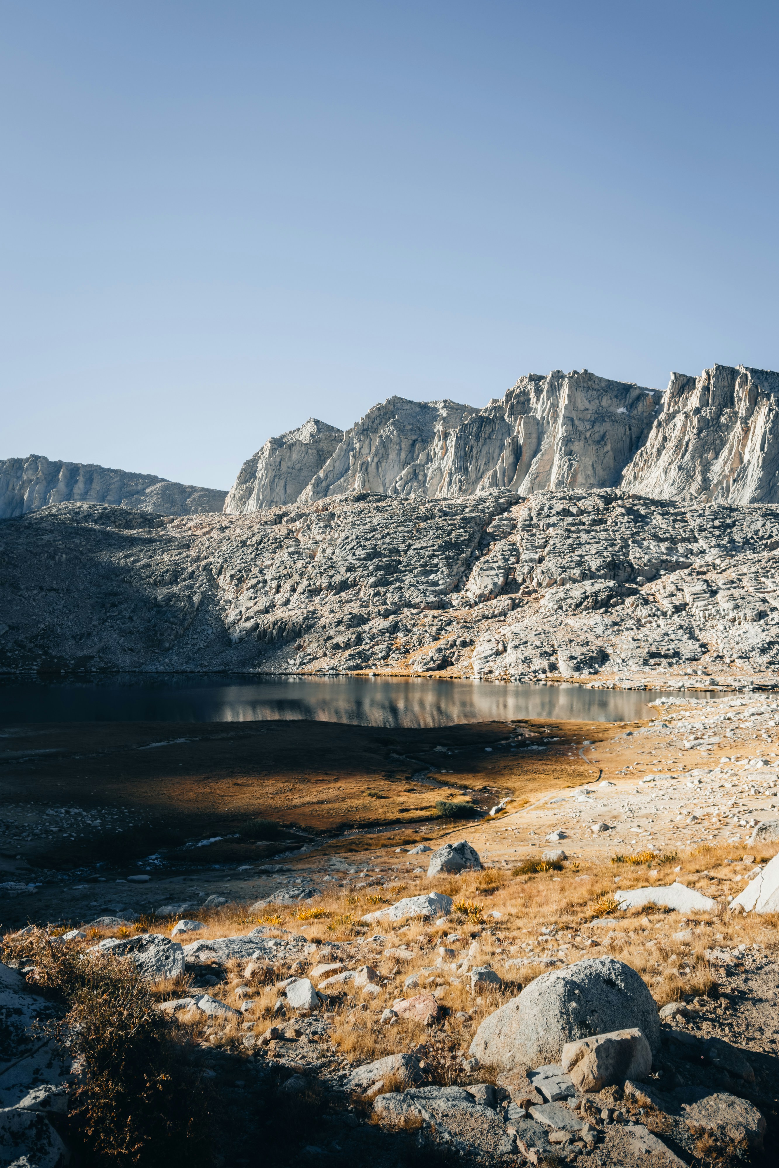A mountain range with a lake in the foreground photo – Free California ...