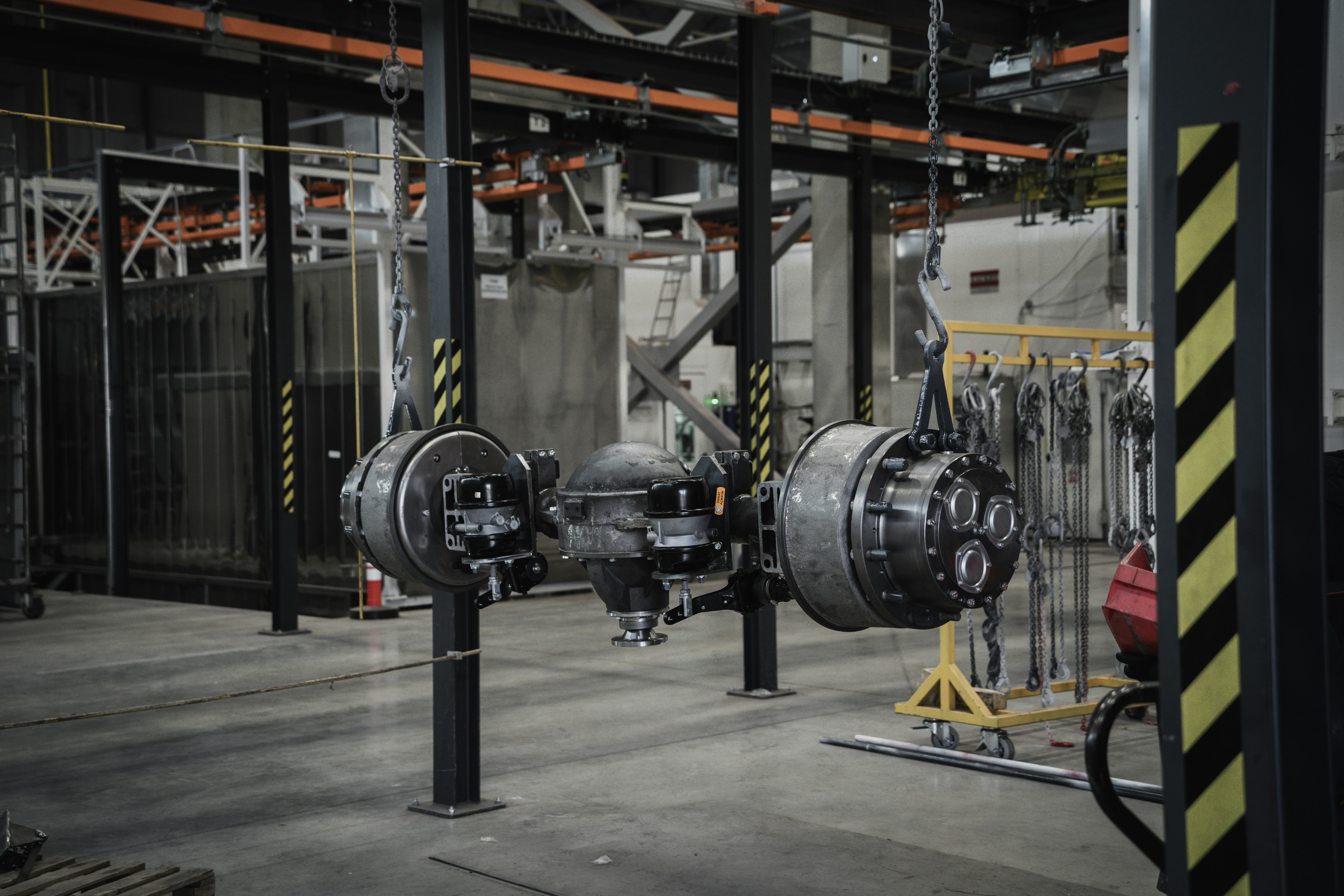 A large industrial machine in a large building photo – Free Factory ...