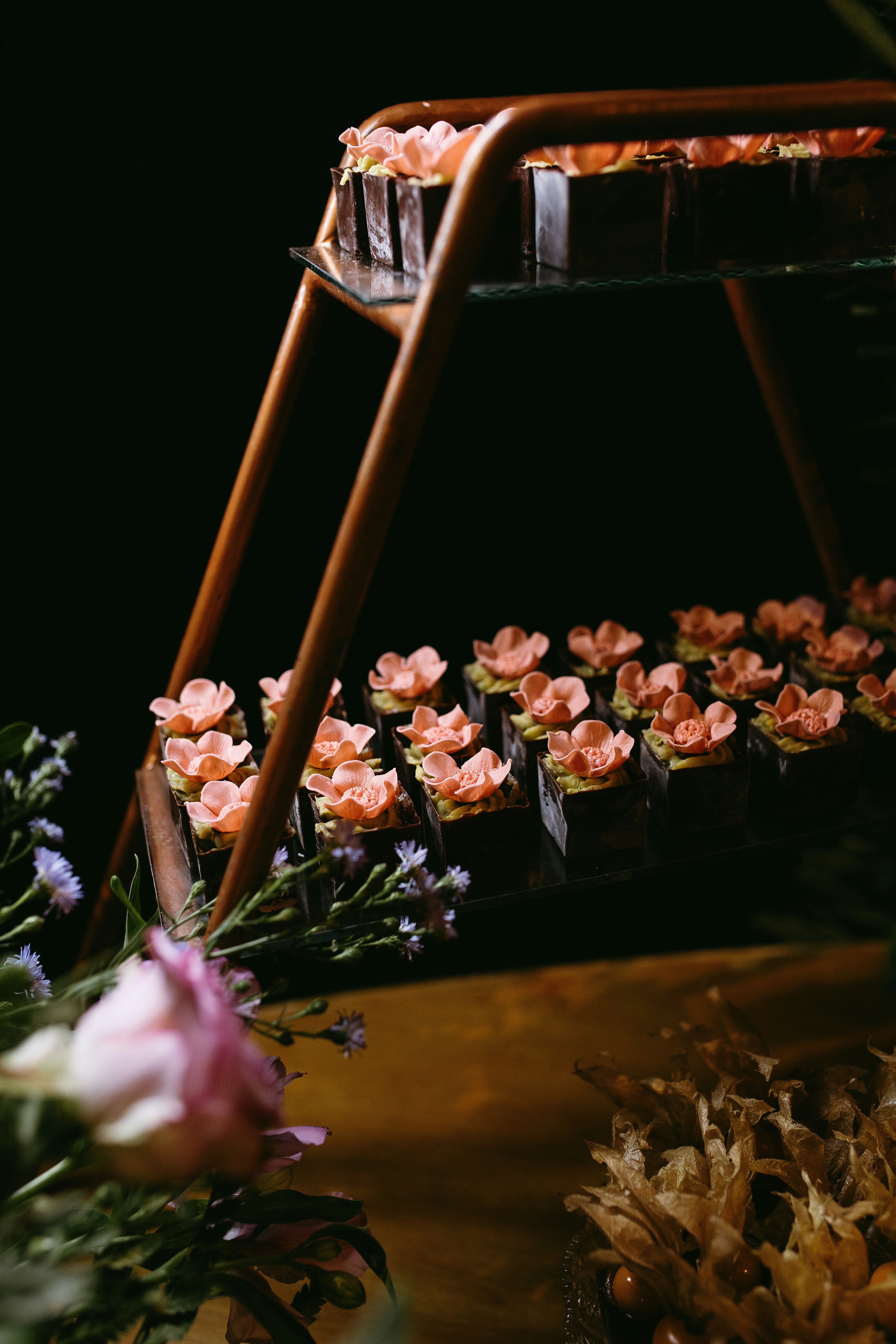 A bunch of flowers that are sitting on a table photo – Free Flower ...