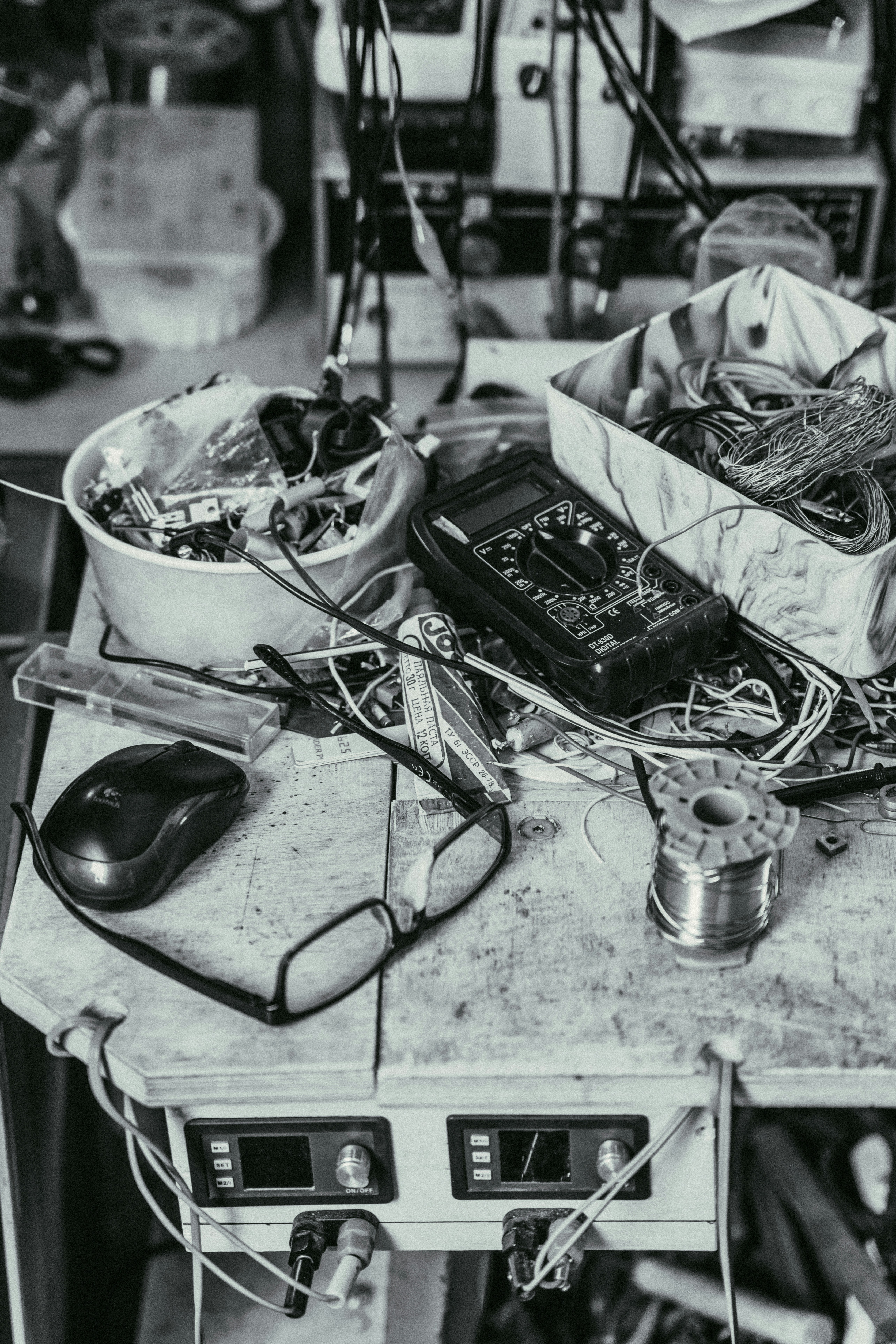 Tangled Lab Bench: A Moment of Measurement Chaos