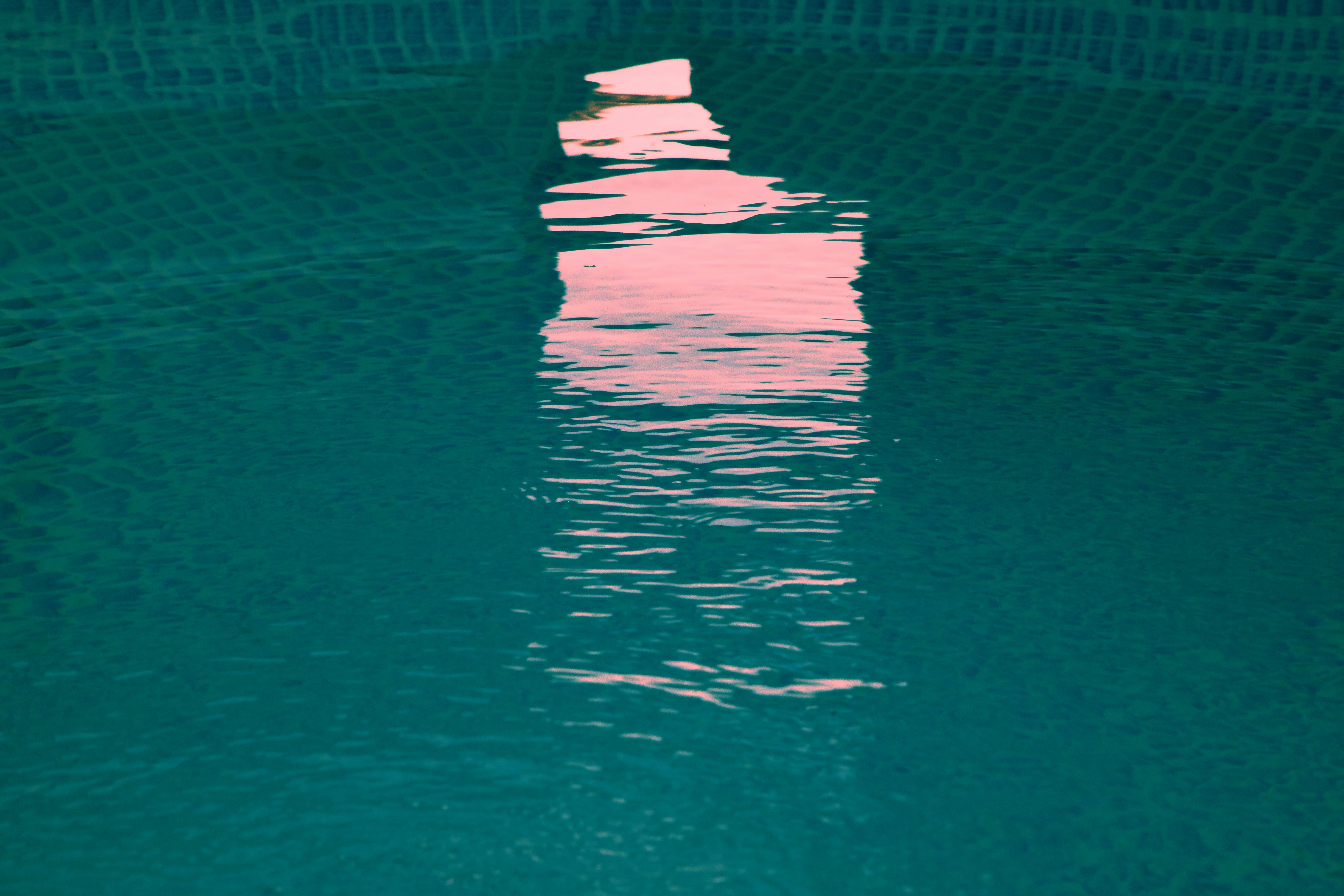 A pool with a reflection of a boat in the water photo – Free Wasser ...