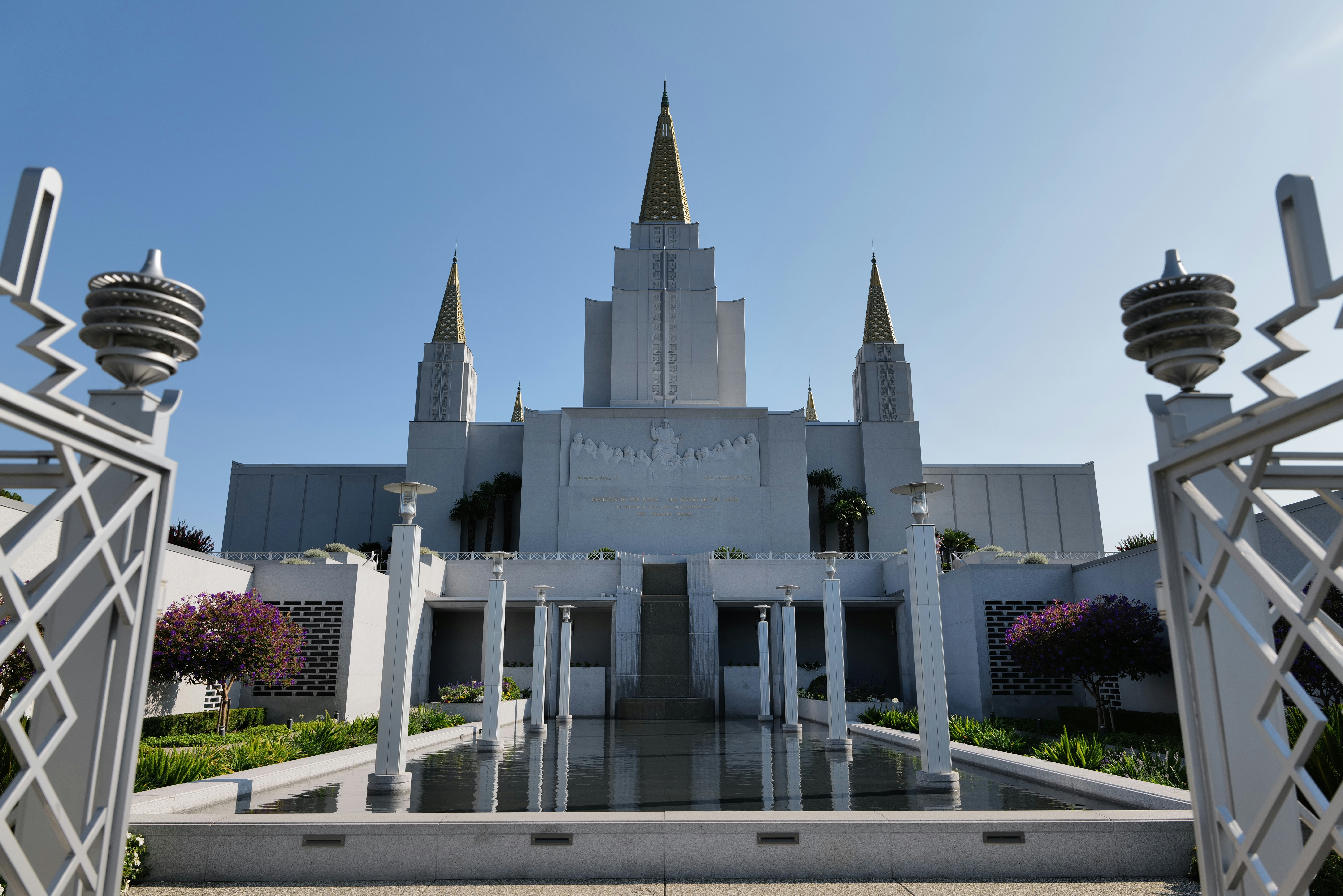 A picture of a building that looks like a church photo – Free Building ...