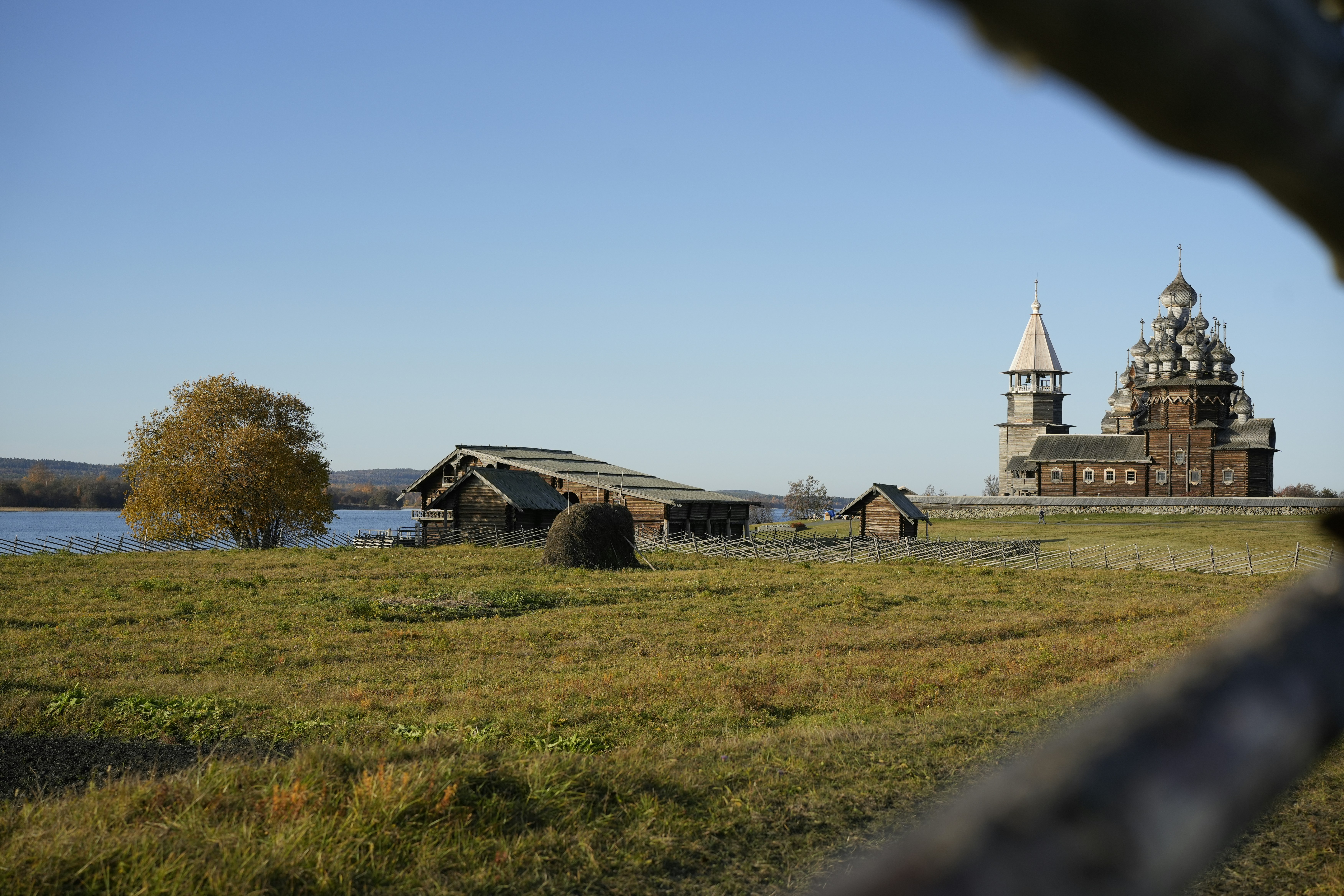 Harbor of History: Wooden Outbuildings and a Maritime Church in the Field