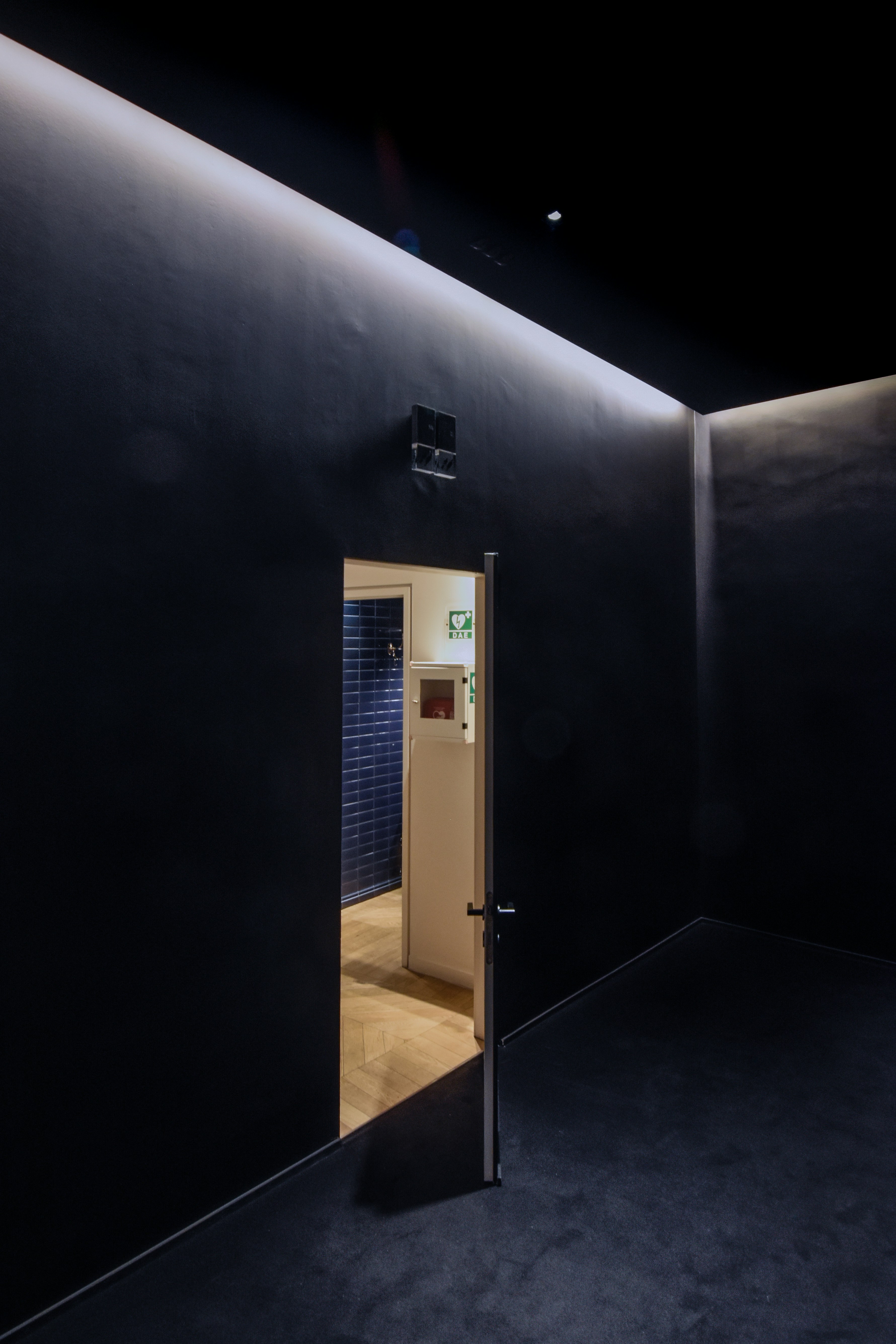 A room with a door and a black wall photo – Free Blue Image on Unsplash