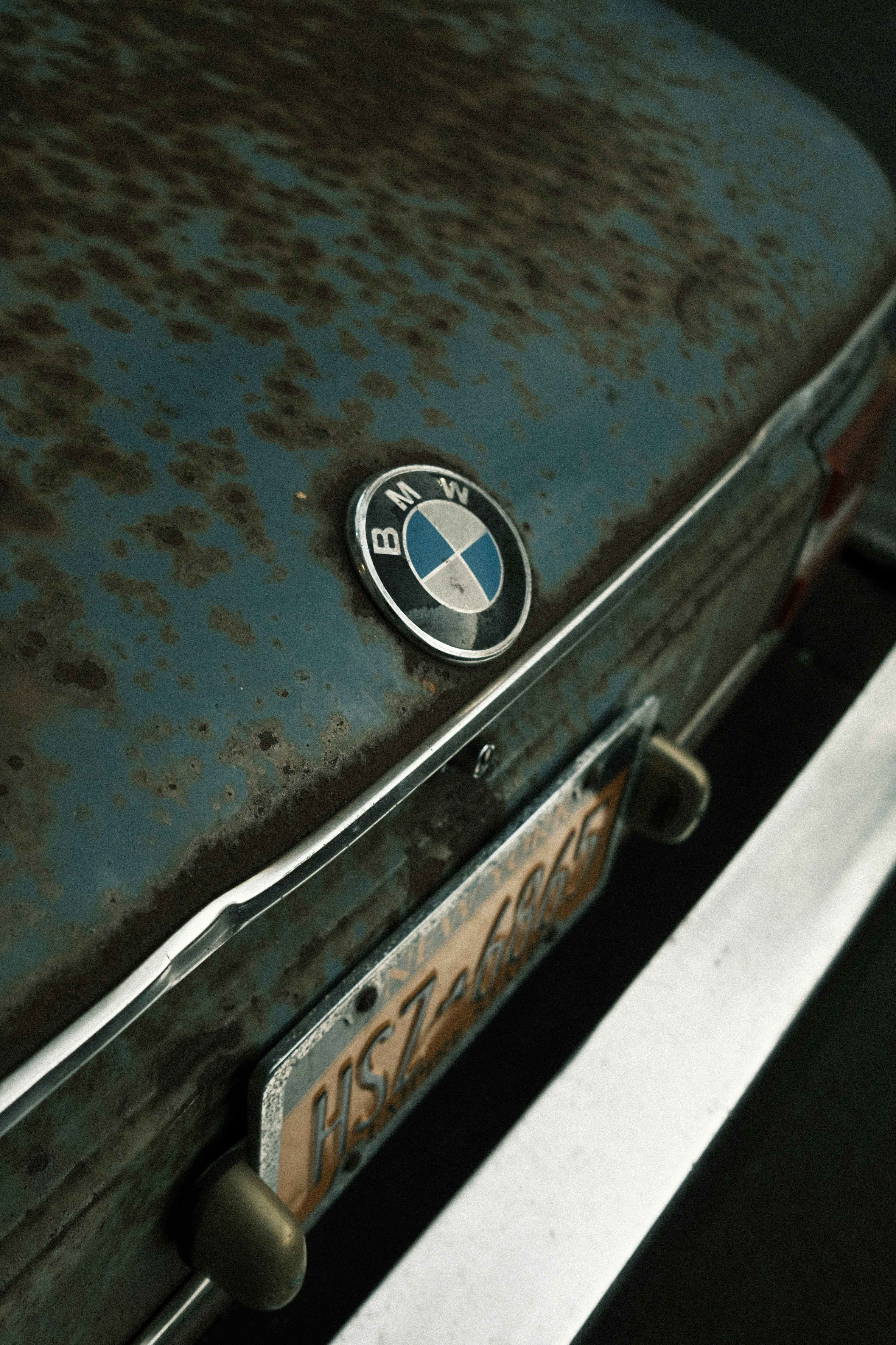 A close up of a BMW emblem on an old car photo – Free Car Image on Unsplash