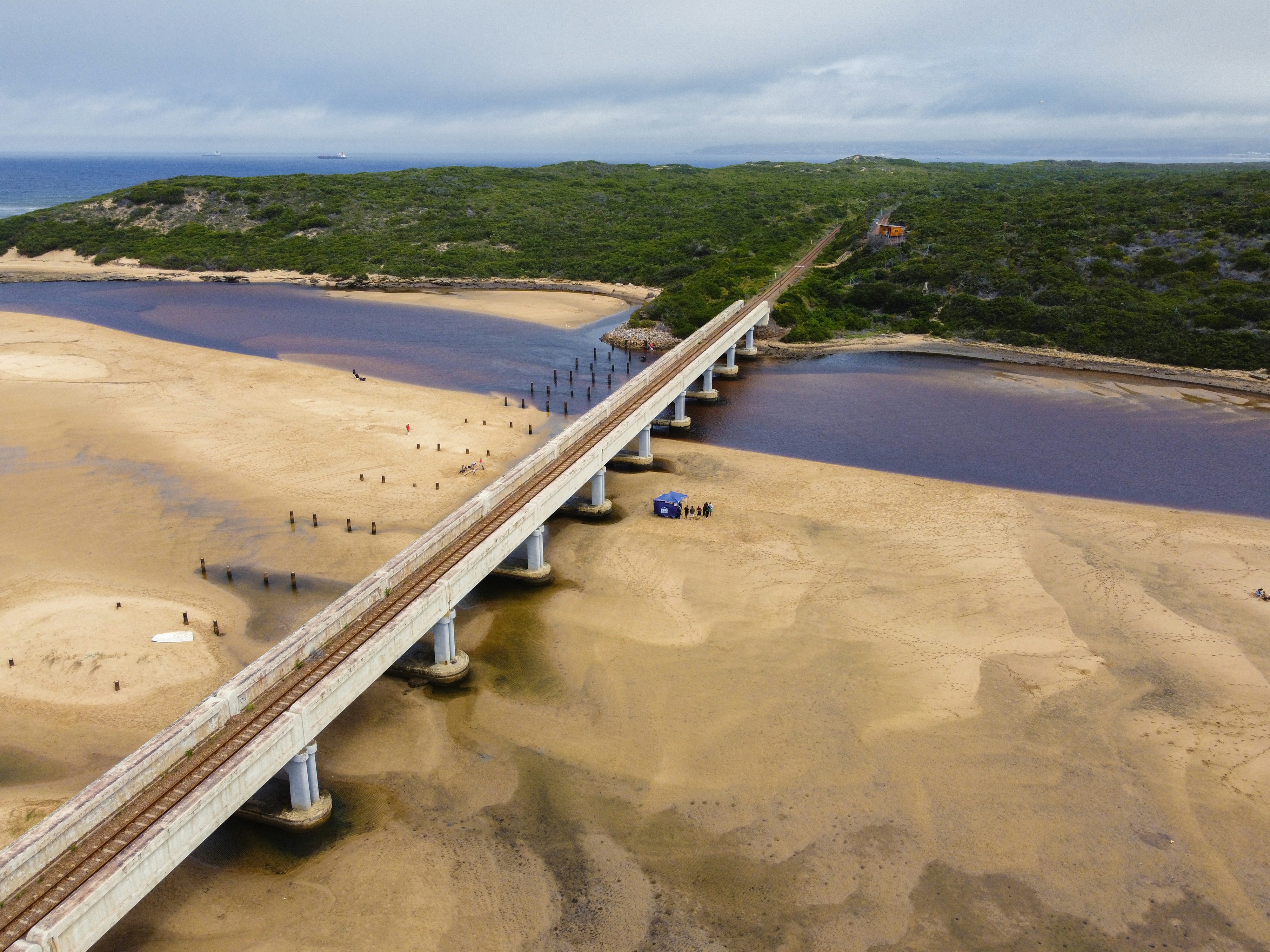 An aerial view of a bridge over a body of water photo – Free River ...