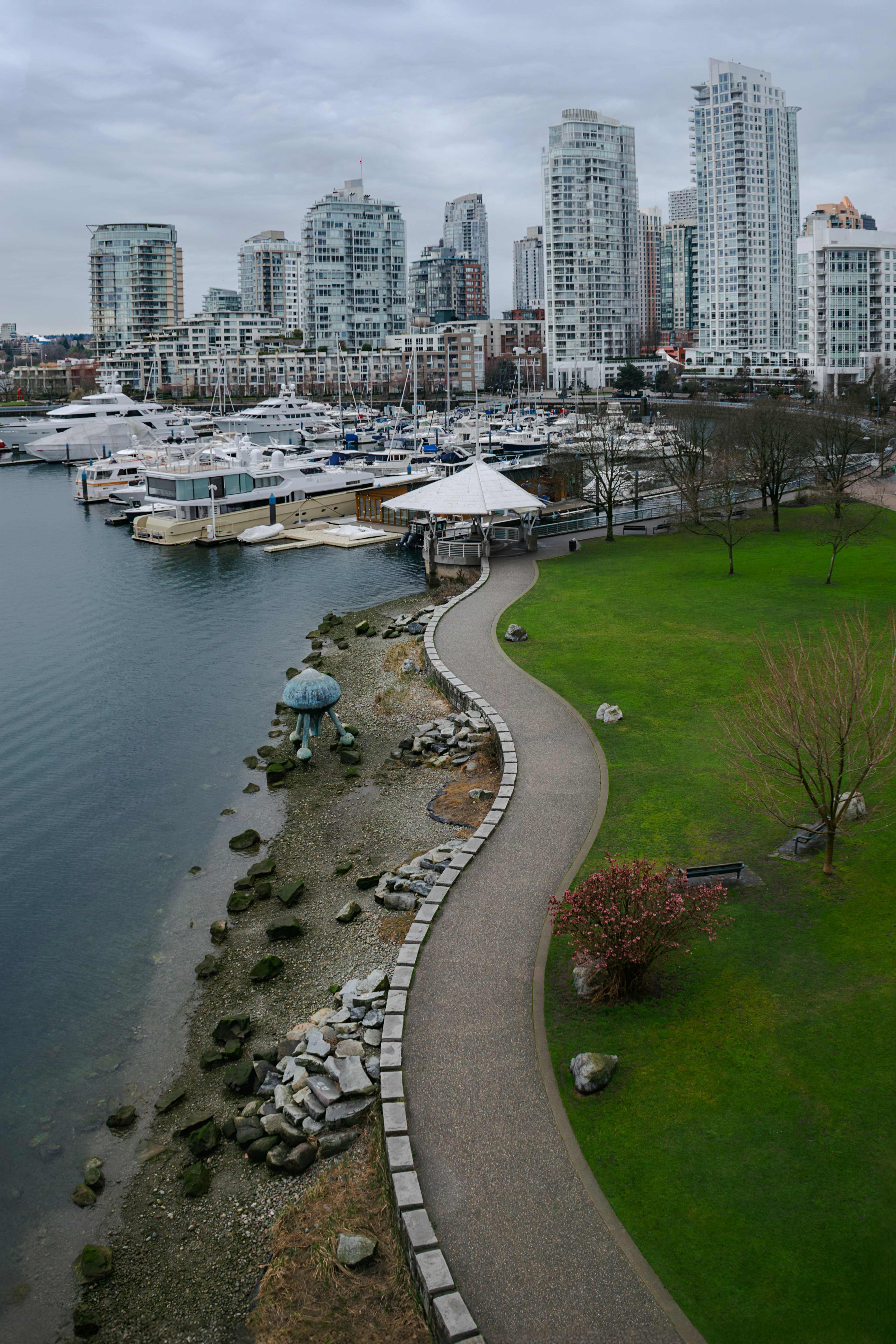 View of a Vancouver street as seen from the Cambie Bridge on a cloudy day. Vancouver, Canada, Mar/22.