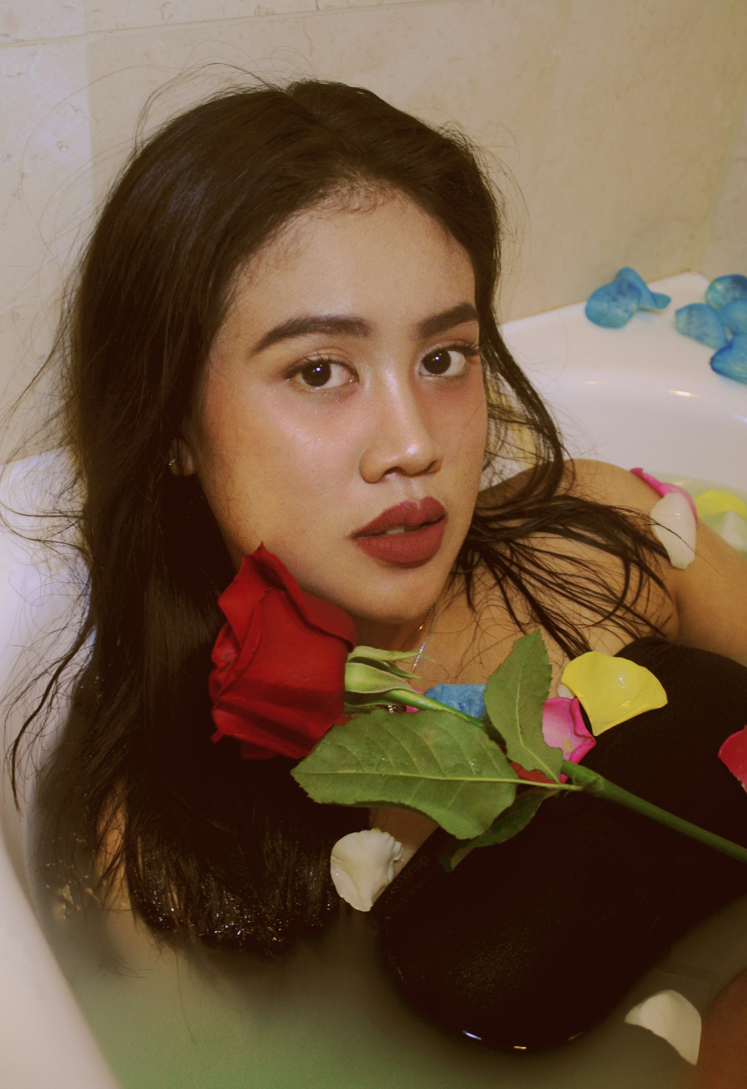 A woman sitting in a bathtub holding a rose photo – Free Flower Image on Unsplash