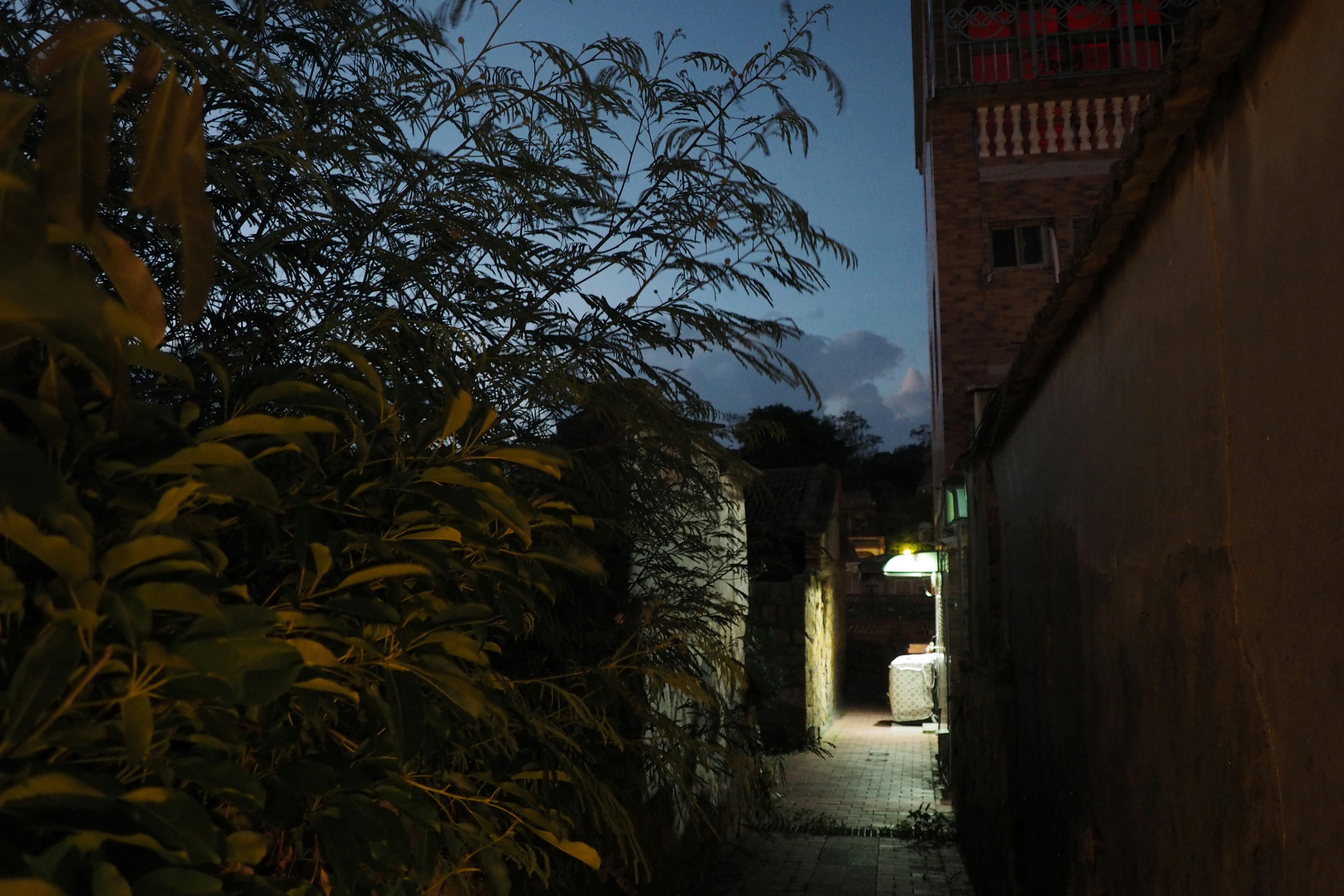 A narrow alley way with a clock tower in the distance photo – Free City ...
