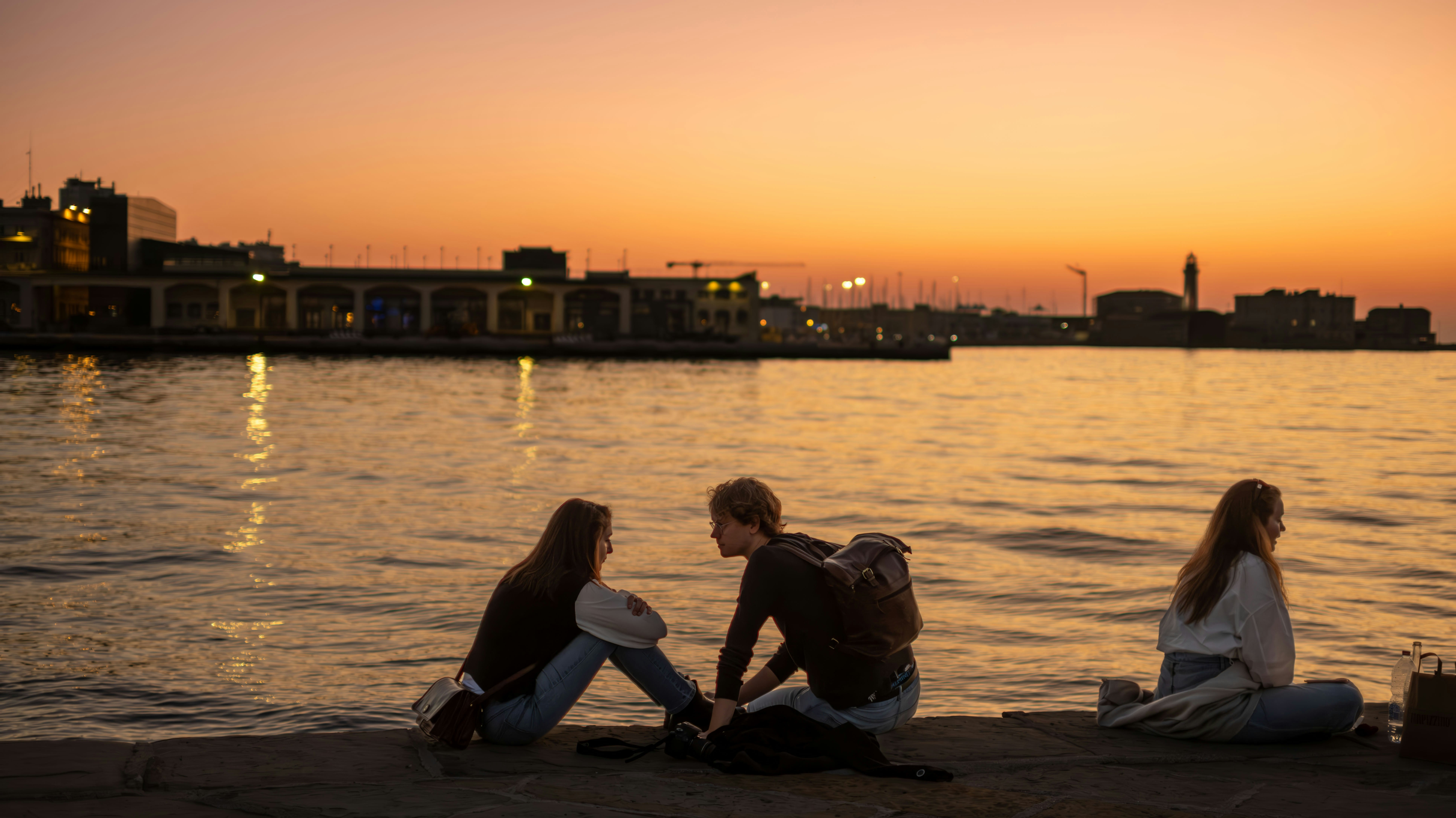 coupling and de-coupling #sunset #molo #conversations #slowlife #dolcevita #italia