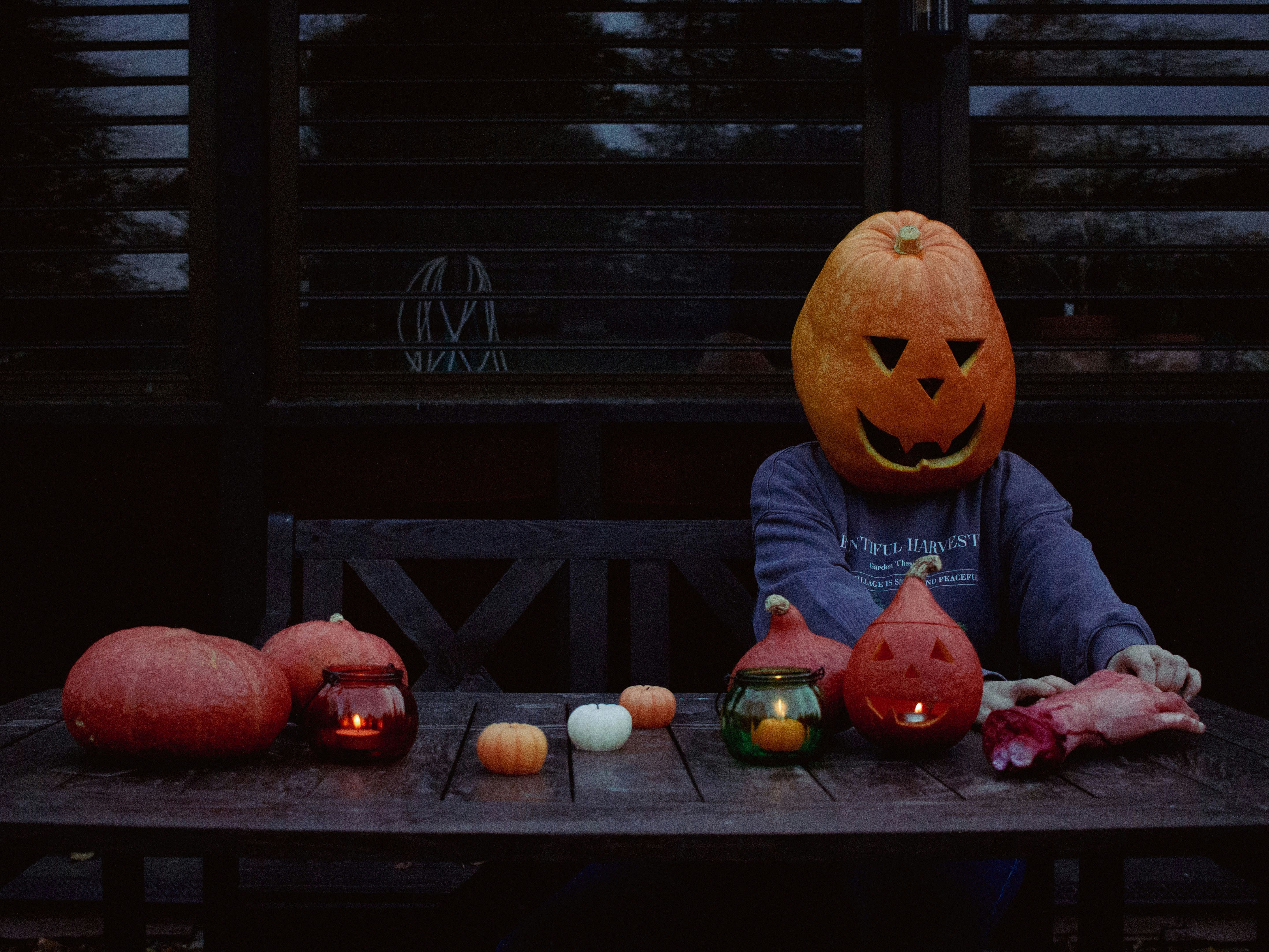 Jack-o'-Lantern at Dusk: A Quiet Halloween Table of Pumpkins and Lanterns
