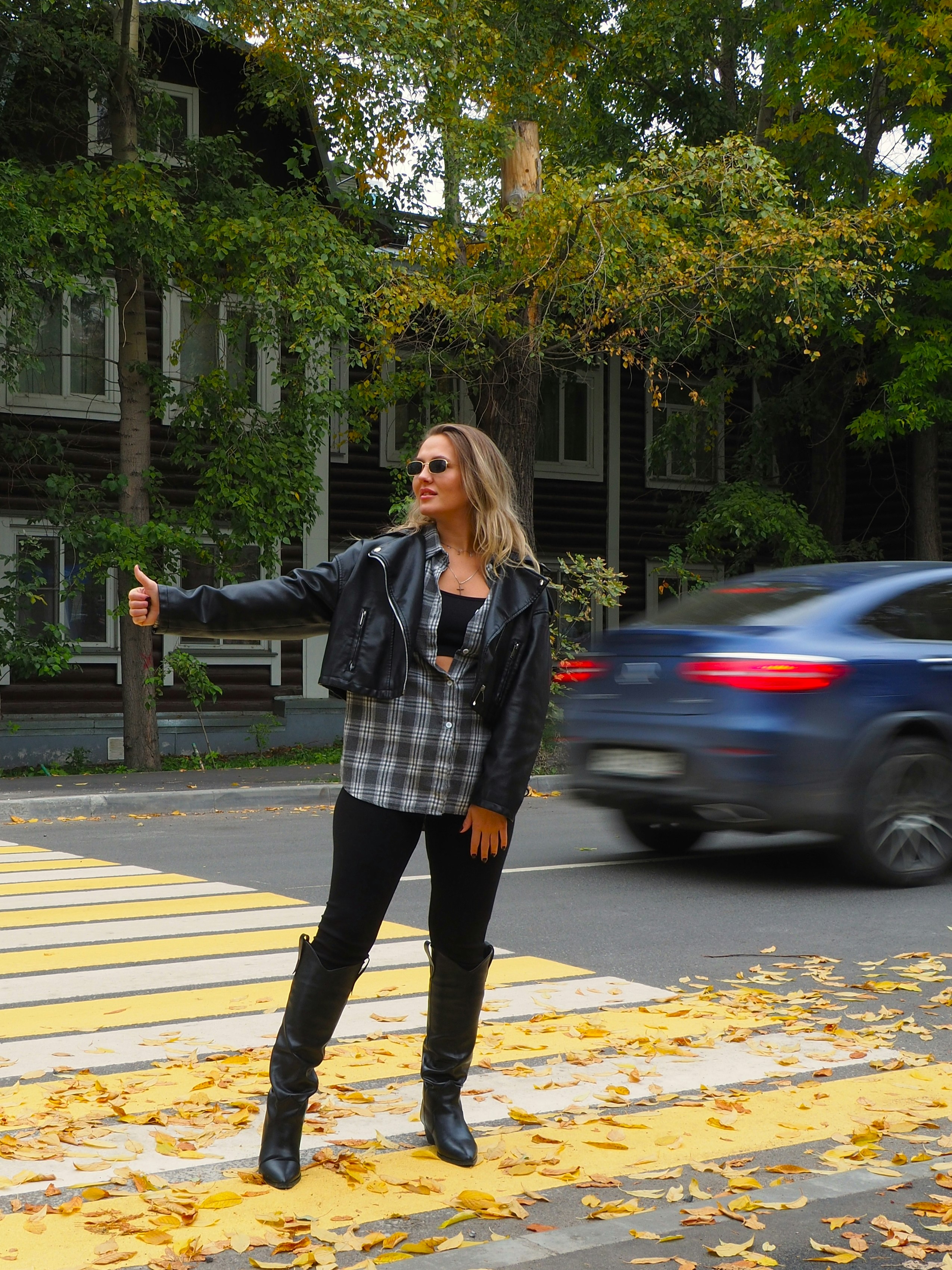 Crosswalk Confidence: A Street-Style Moment under Autumnal Veil
