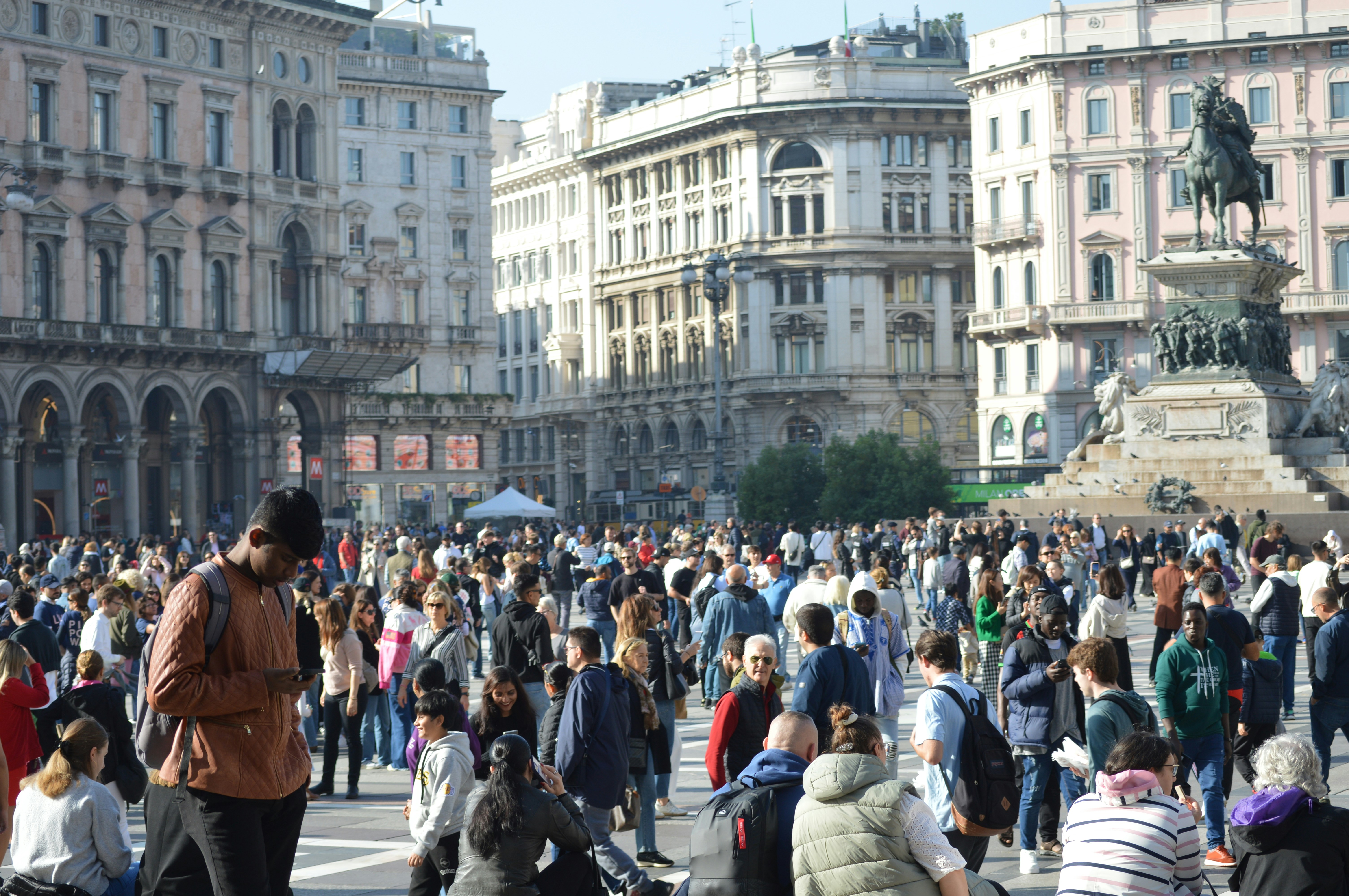 A large crowd of people walking around a city photo – Free Metropolitan ...