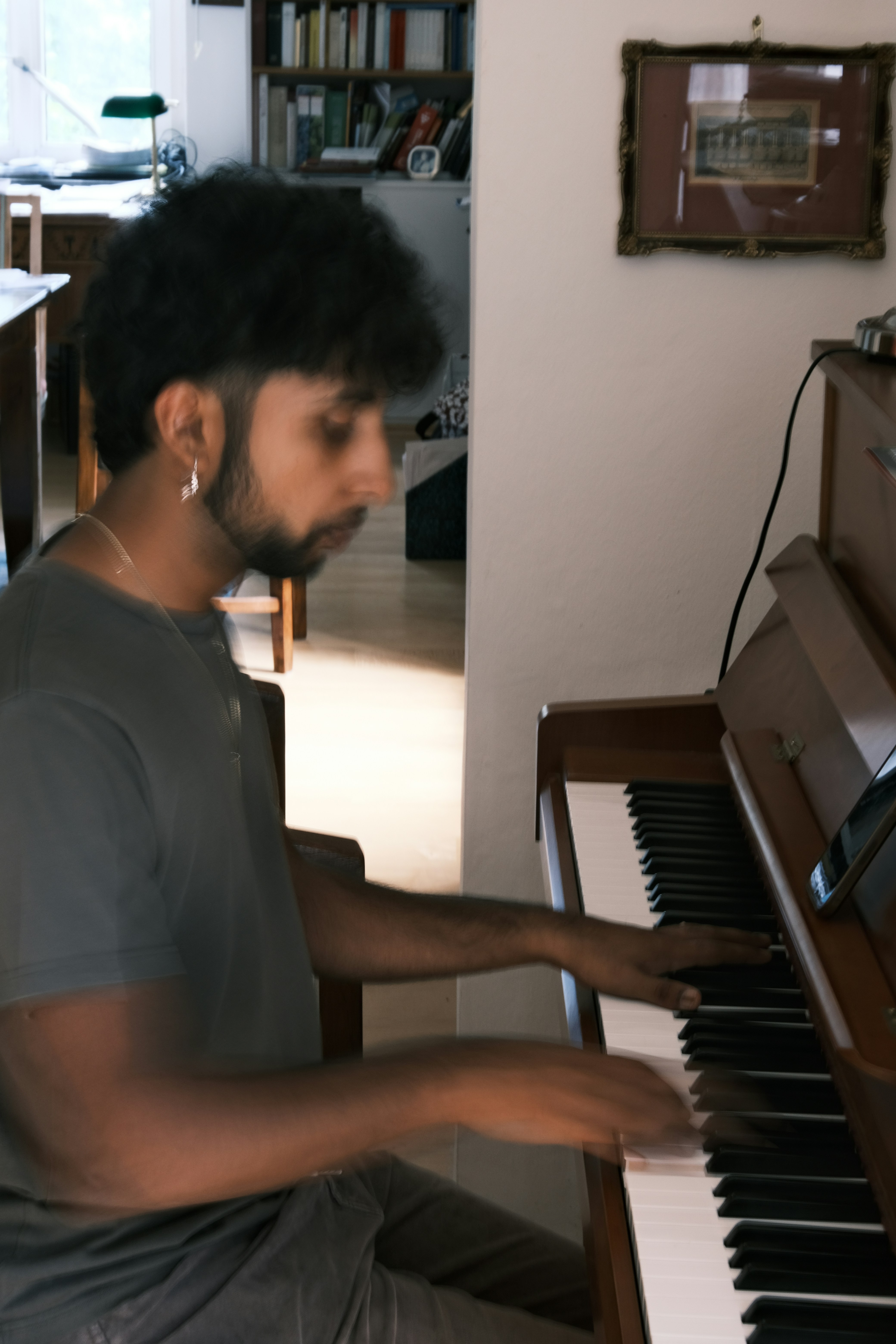 Motion at the Keys: A Soft-Blurred Piano Portrait in a Cozy Living Room