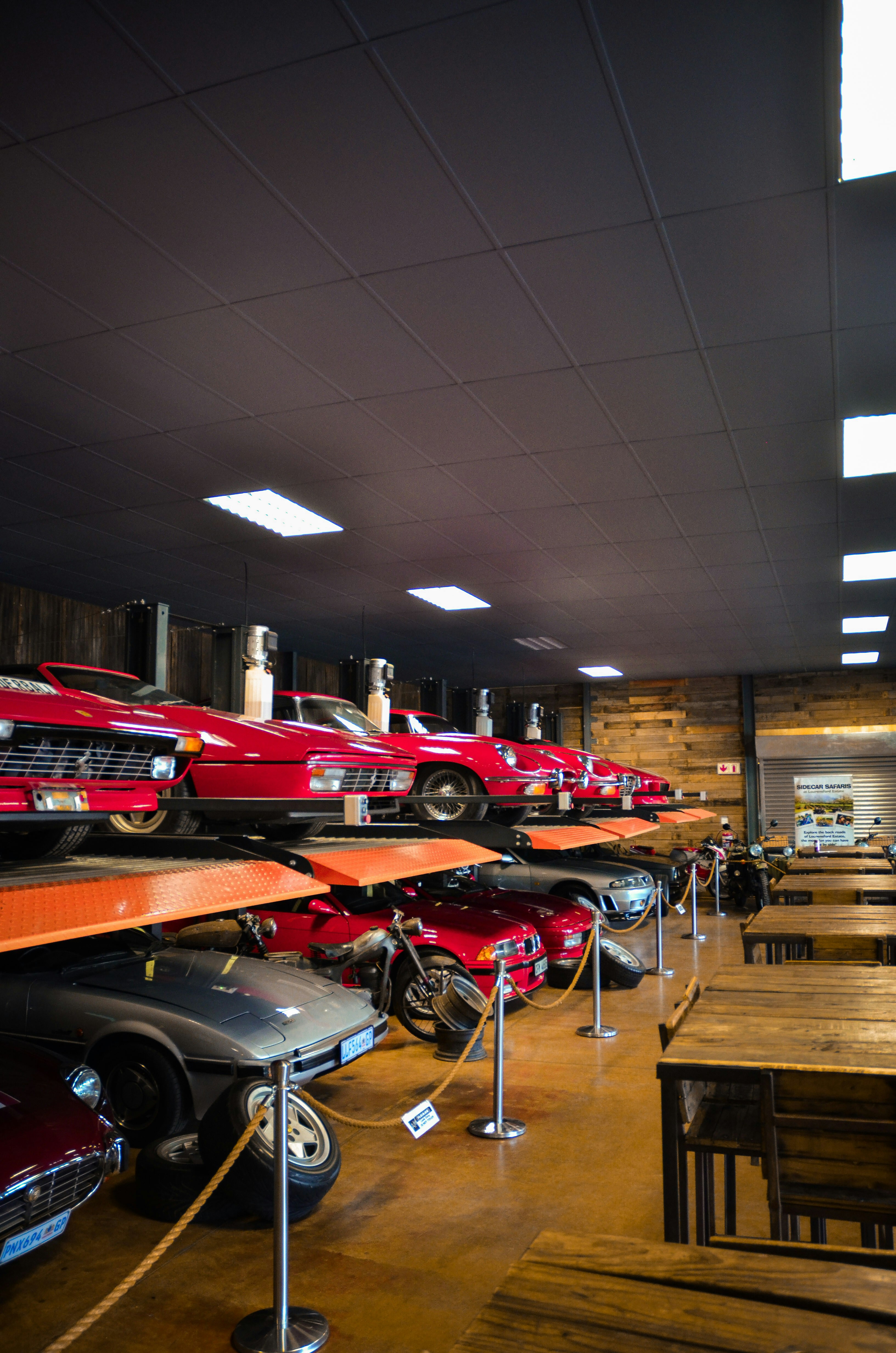 A room filled with lots of cars parked next to each other photo – Free ...